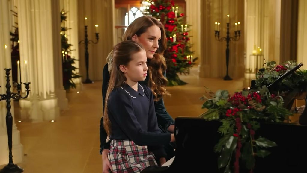 Pogledajte video! Kate Middleton i mala Charlotte zajedno zasvirale na ...