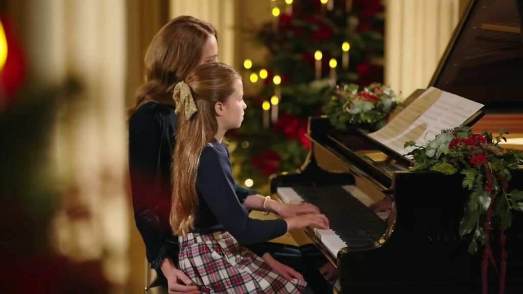 Pogledajte video! Kate Middleton i mala Charlotte zajedno zasvirale na ...