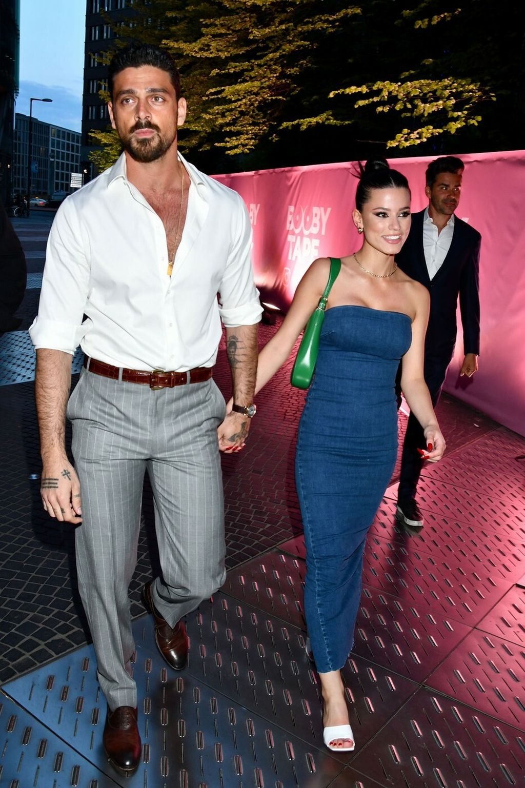 Zavodljivim pozama osvaja virtualni svijet, a u naručju je nekad imala ...