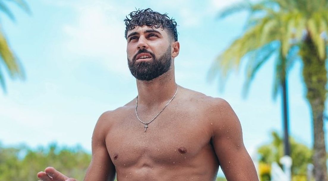 Obožavateljice u transu! Isklesani torzo Joška Gvardiola u prvom planu ...