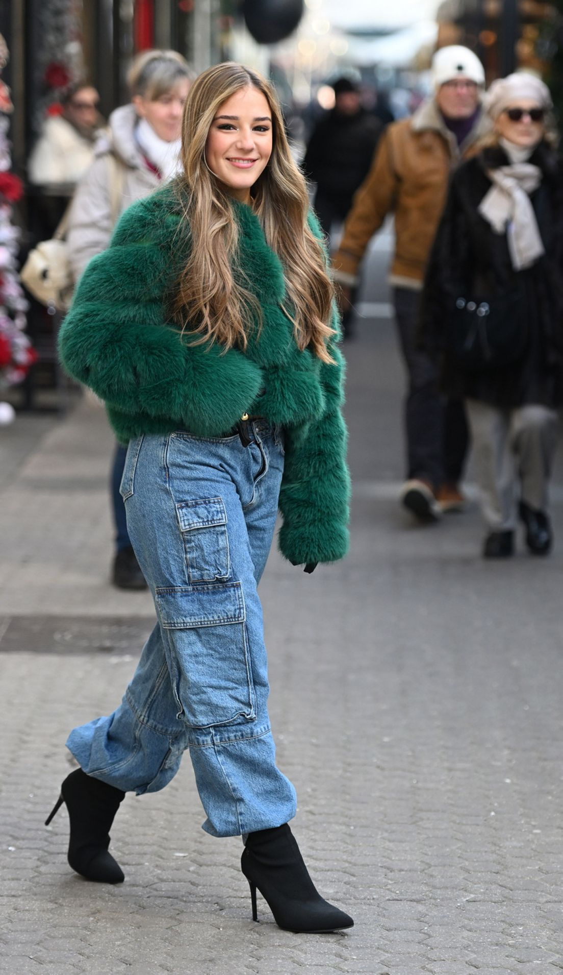 Tko je mlada dama širokog osmijeha koja se isticala među mnoštvom na ...