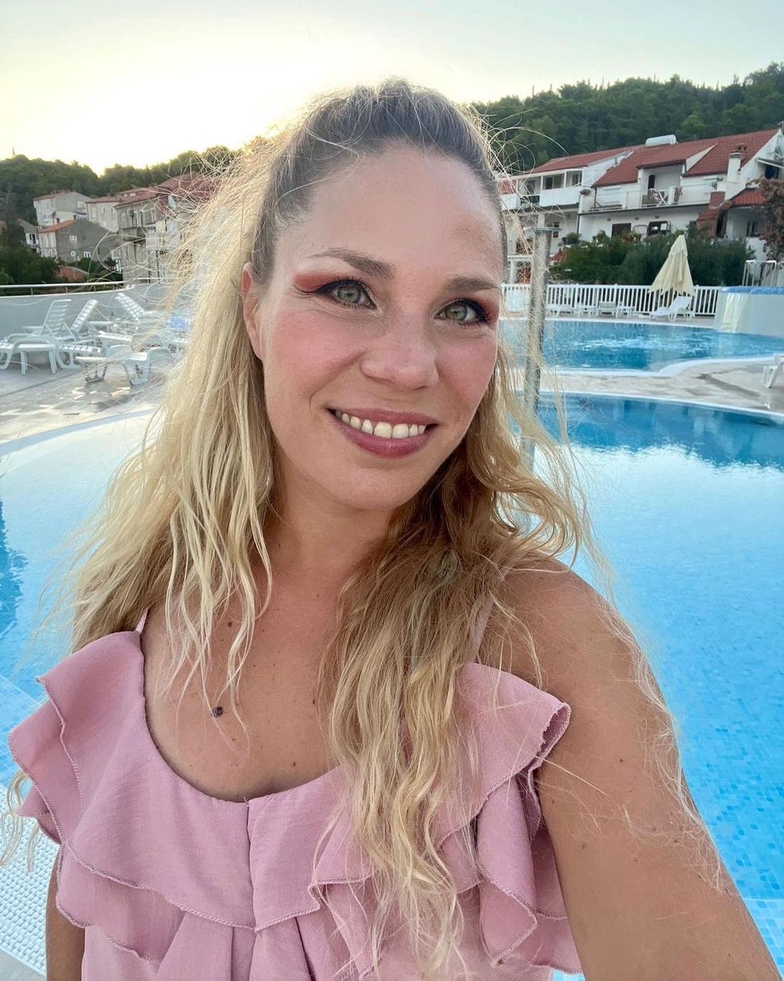 Naša glumica udala se samo par dana nakon zaruka, evo što je nosila umjesto vjenčanice!