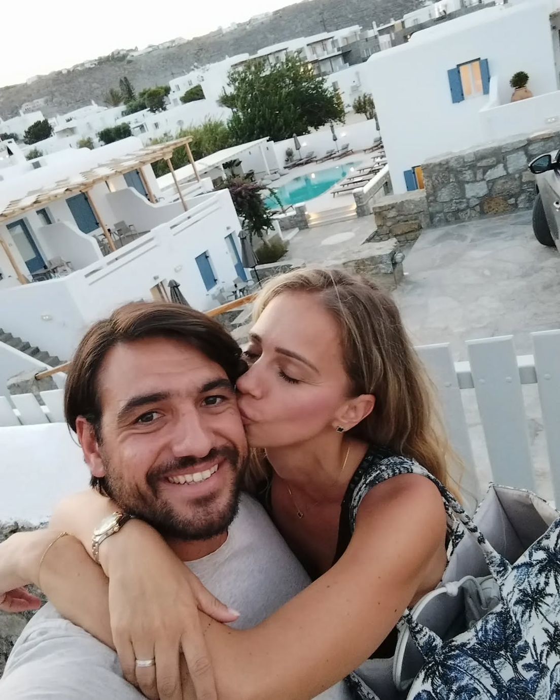 Tko je naočiti pjevač koji s Thompsonom pjeva trenutačno najveći hit? S ...