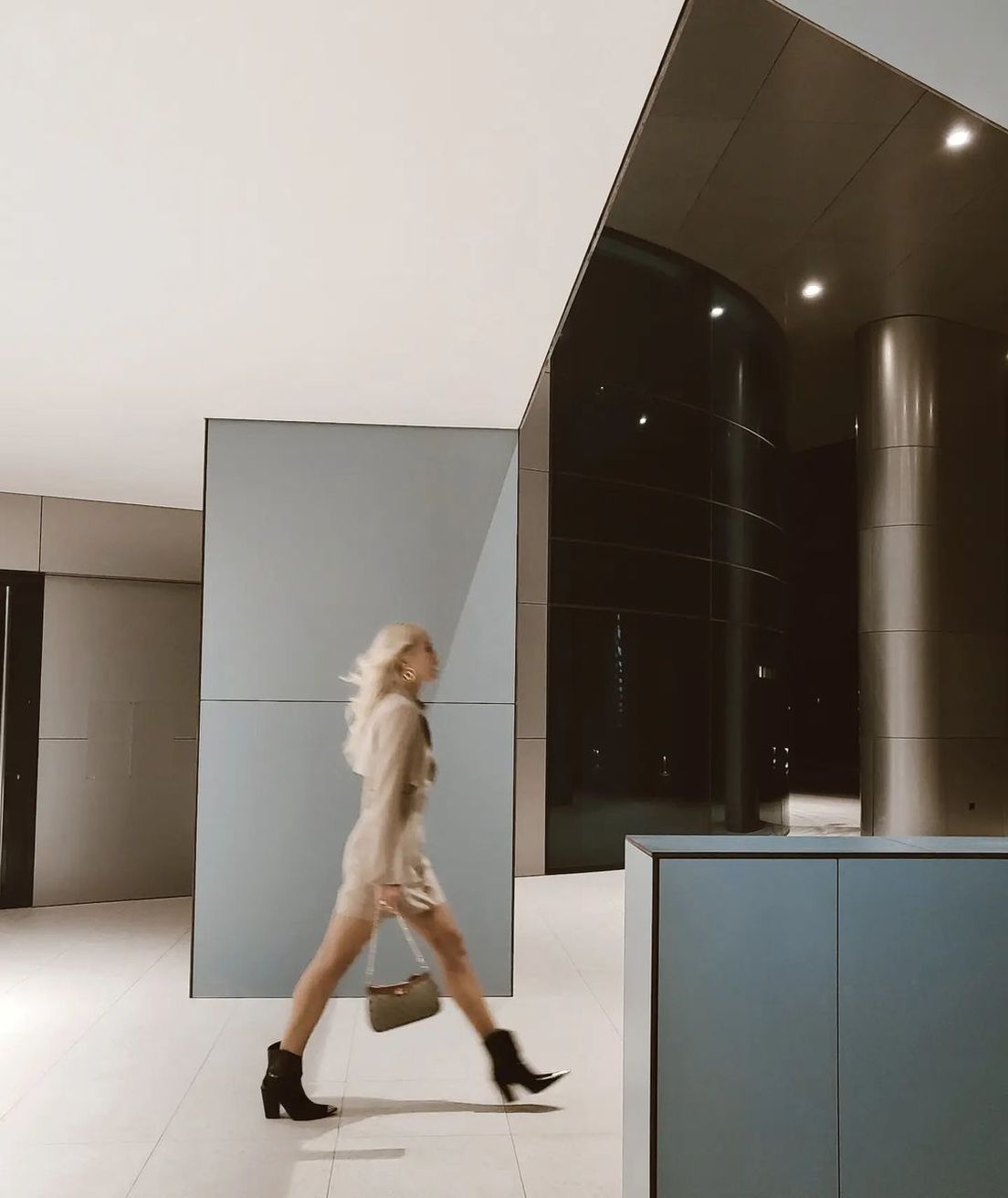 Uljepšava svaku kombinaciju: Torbicu Antonije Mišure Sandrić mnoge bi ...