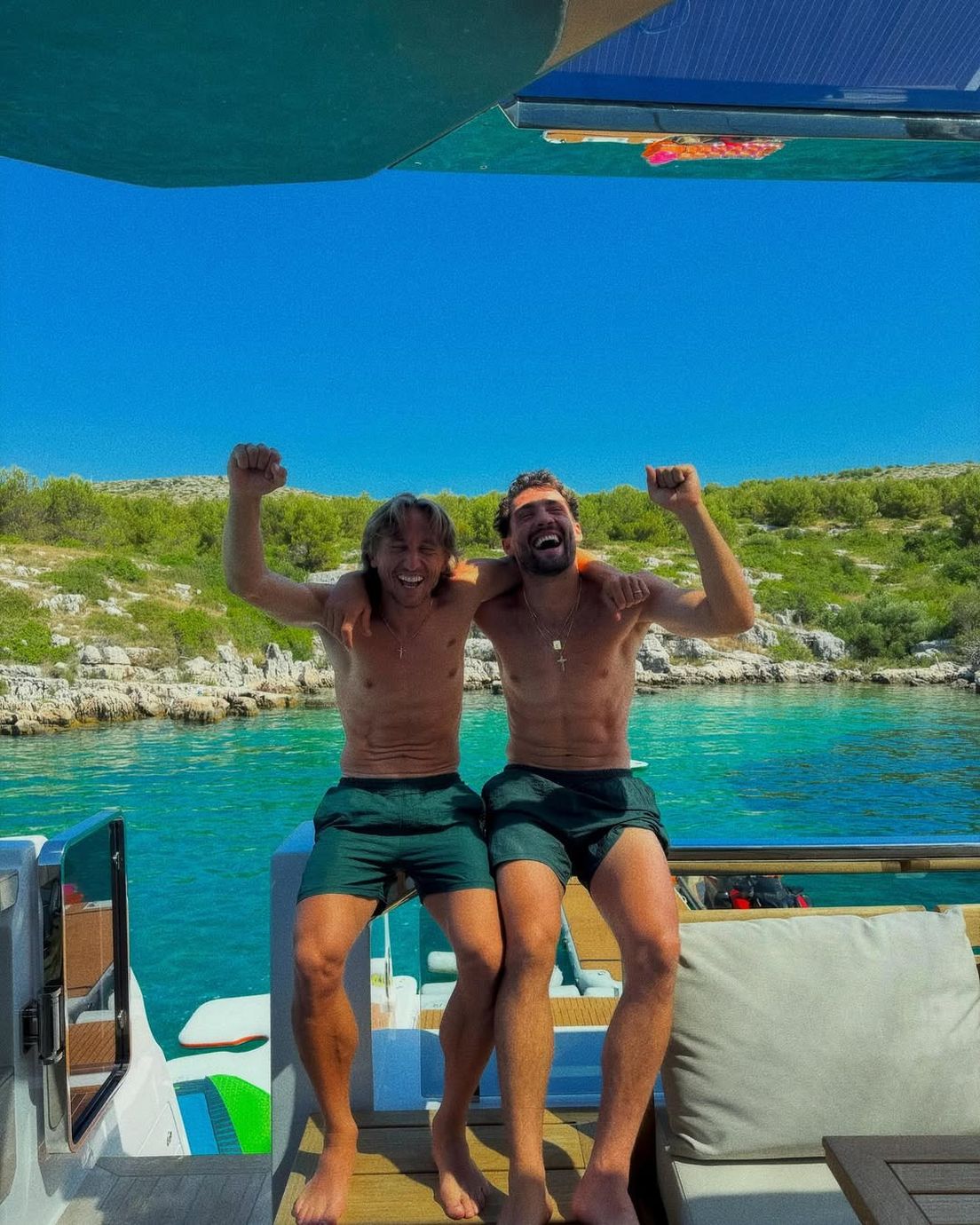 Kumovi Kovačić i Modrić ljetuju zajedno! Mateo se pohvalio obiteljskom ...