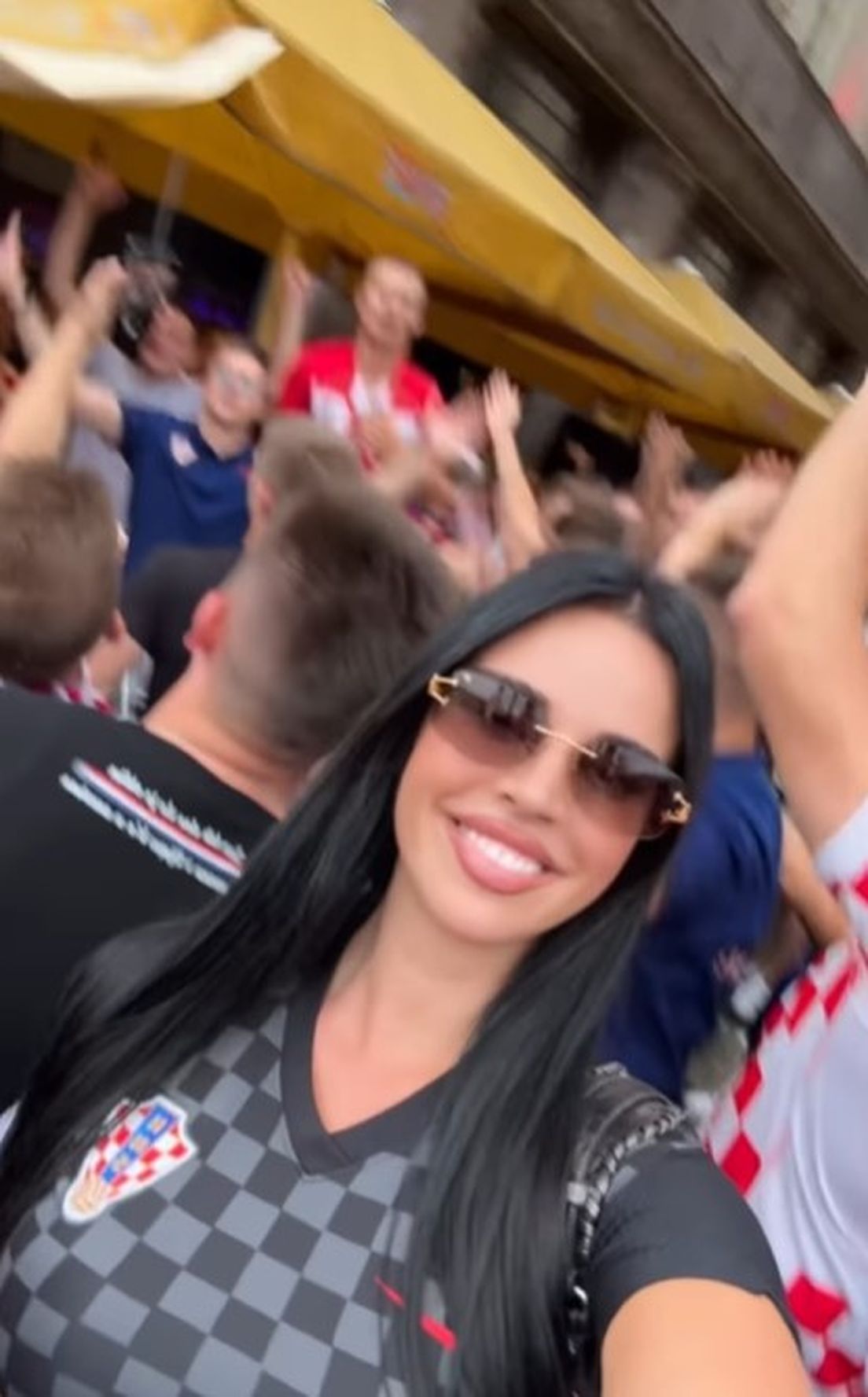 Knoll se vratila na Ultru još golišavija, a uzdahe svaku večer mami još ...