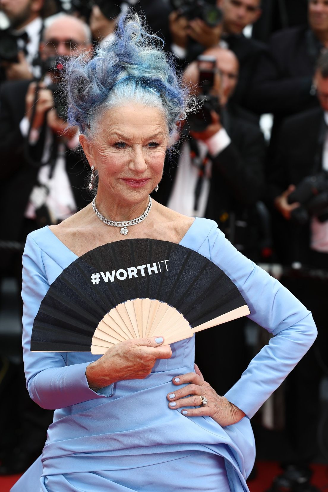 Kraljica i gotovo: Helen Mirren za Cannes je obojila kosu u plavu boju i izgleda fantastično