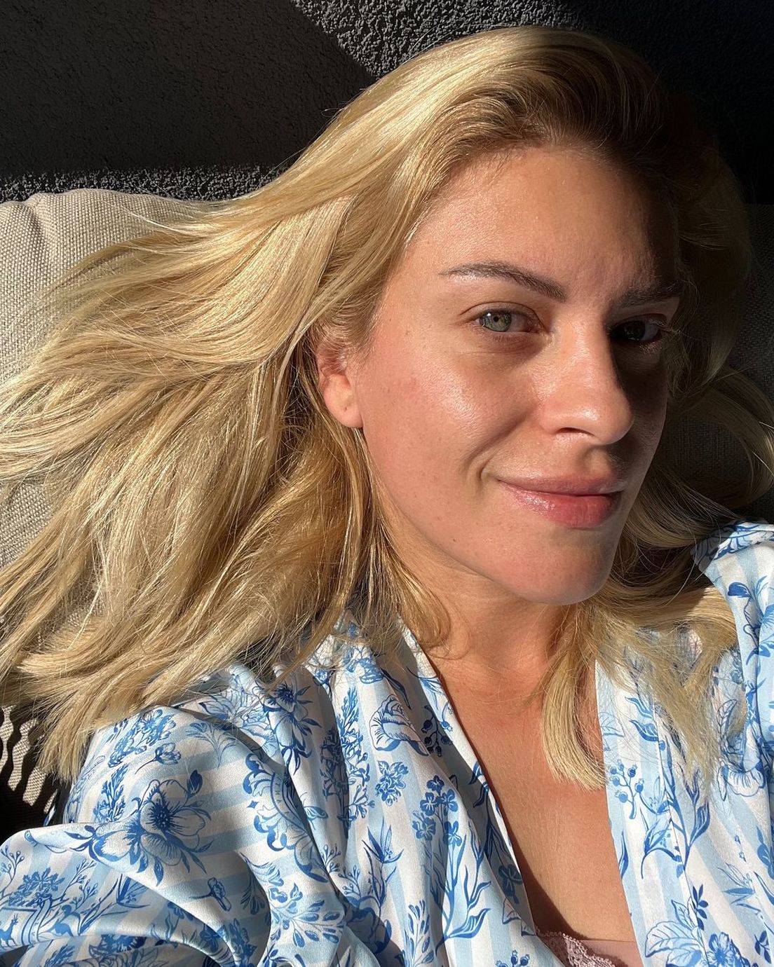 Ženstvene obline izvirile su ispod čipkaste haljine zvijezde naše serije