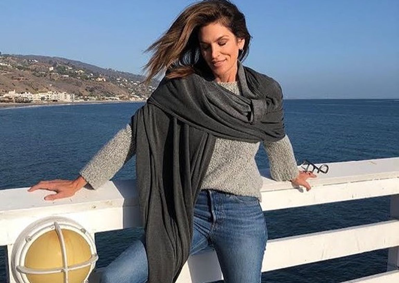 Nevjerojatno je kako ova žena s 58 godina izgleda u mini kupaćem ...