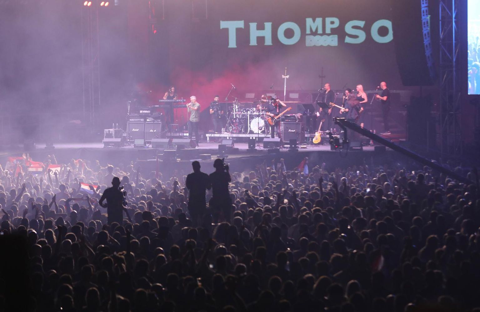 Donosimo galeriju s Thompsonova velikog koncerta u Dubrovniku, ovakve ...