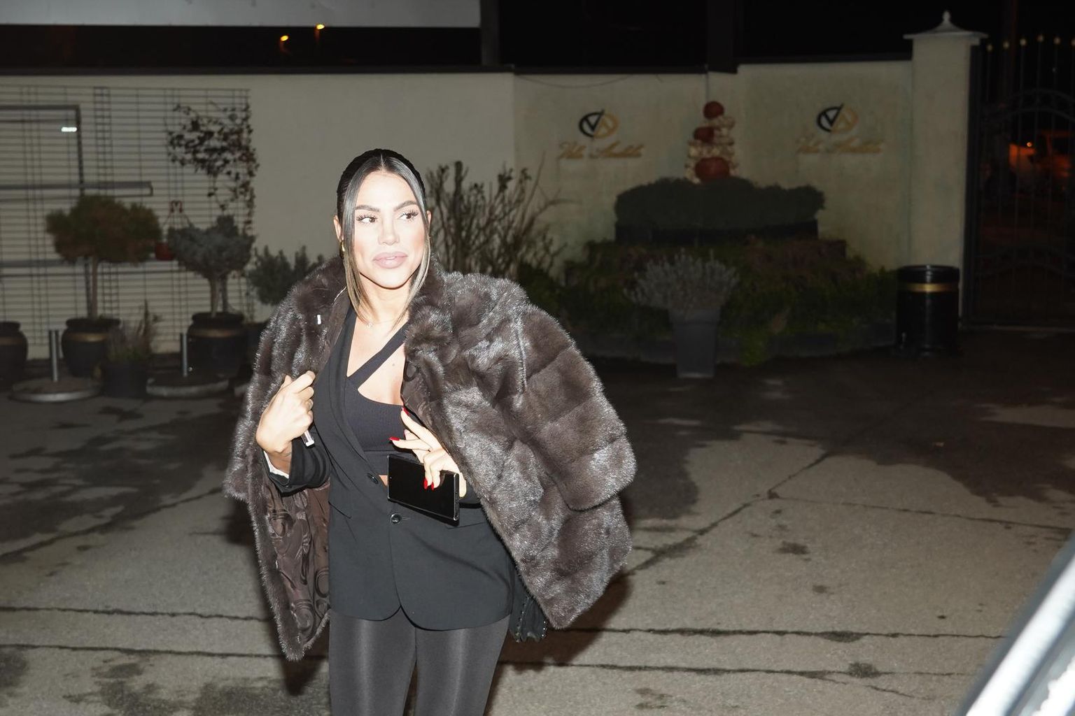 Svi pričaju o outfitu folk-pjevačice koja je nastupila u Hrvatskoj ...