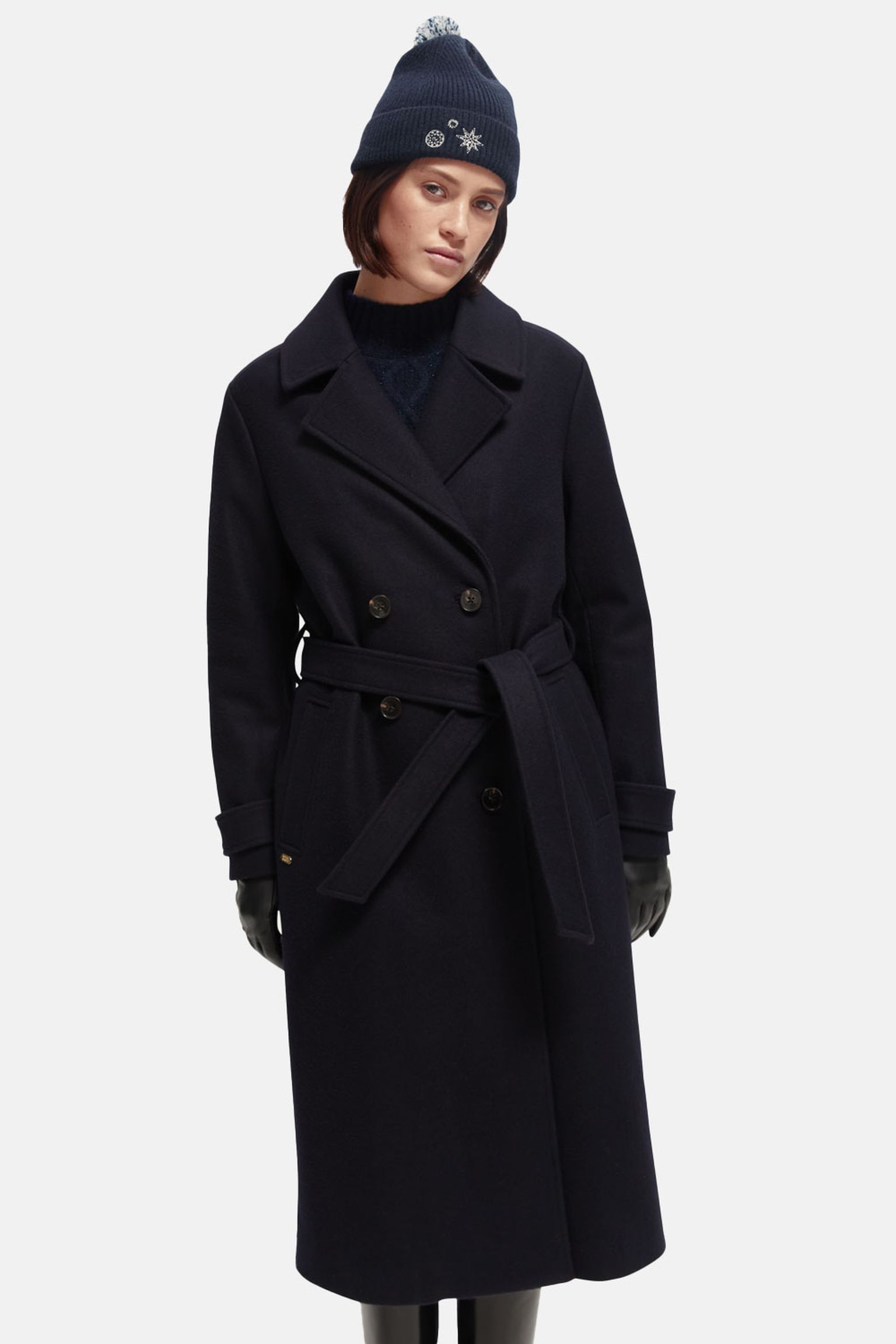 Crni kaputi na sniženju: 15 kraćih i dužih modela već od 24 eura koje ...