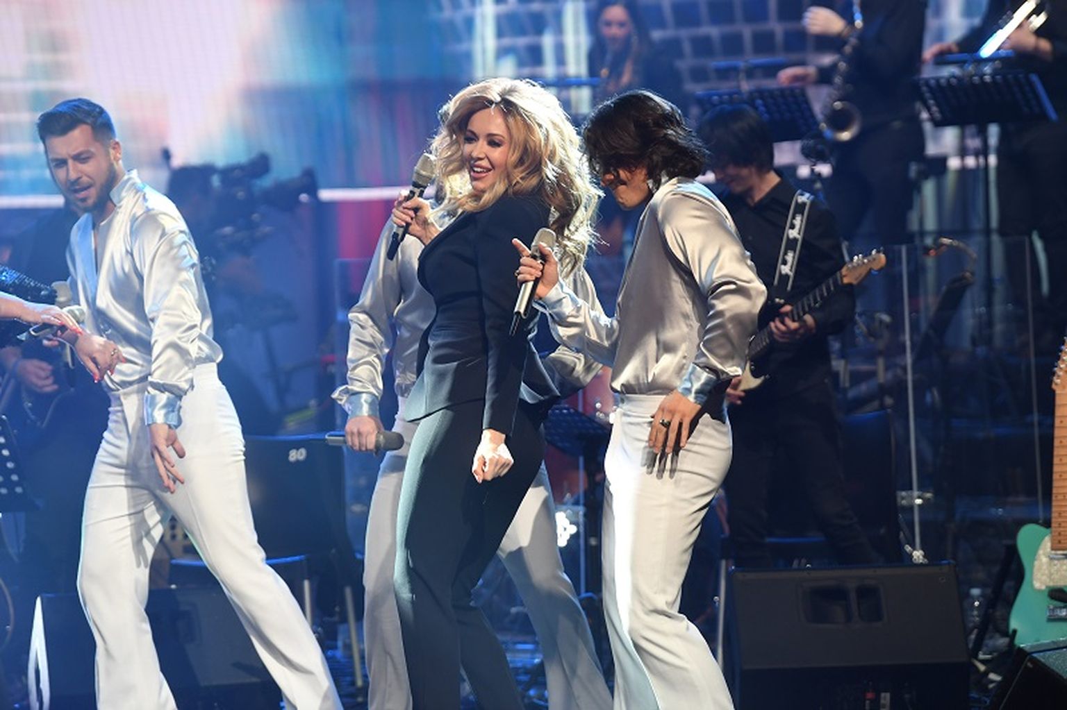 Raskošne obline Lidija je utegnula u haljinu koja je izgledala kao da ...