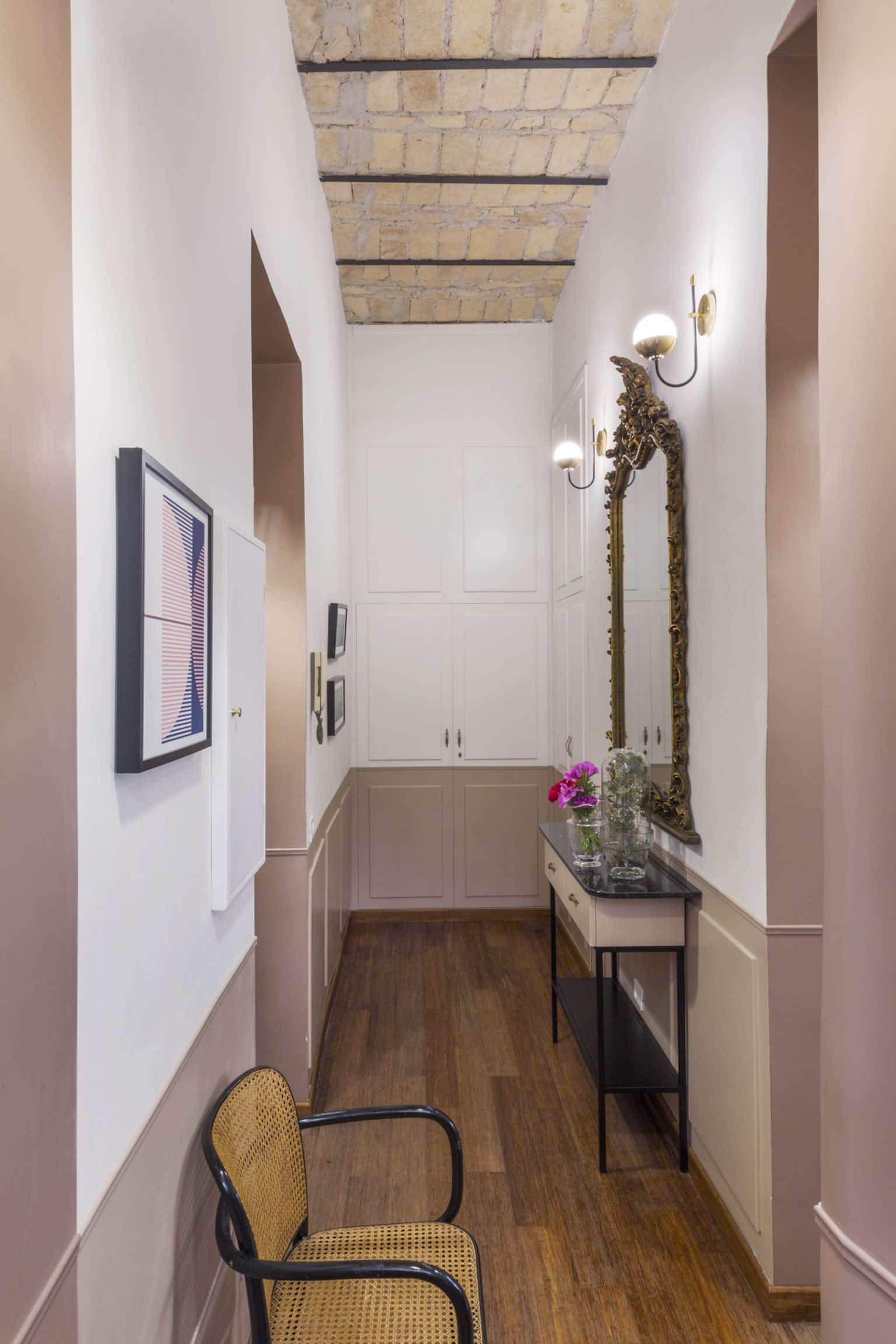 (Ne)zahvalan prostor: Sedam ideja kako urediti uski ulazni hodnik