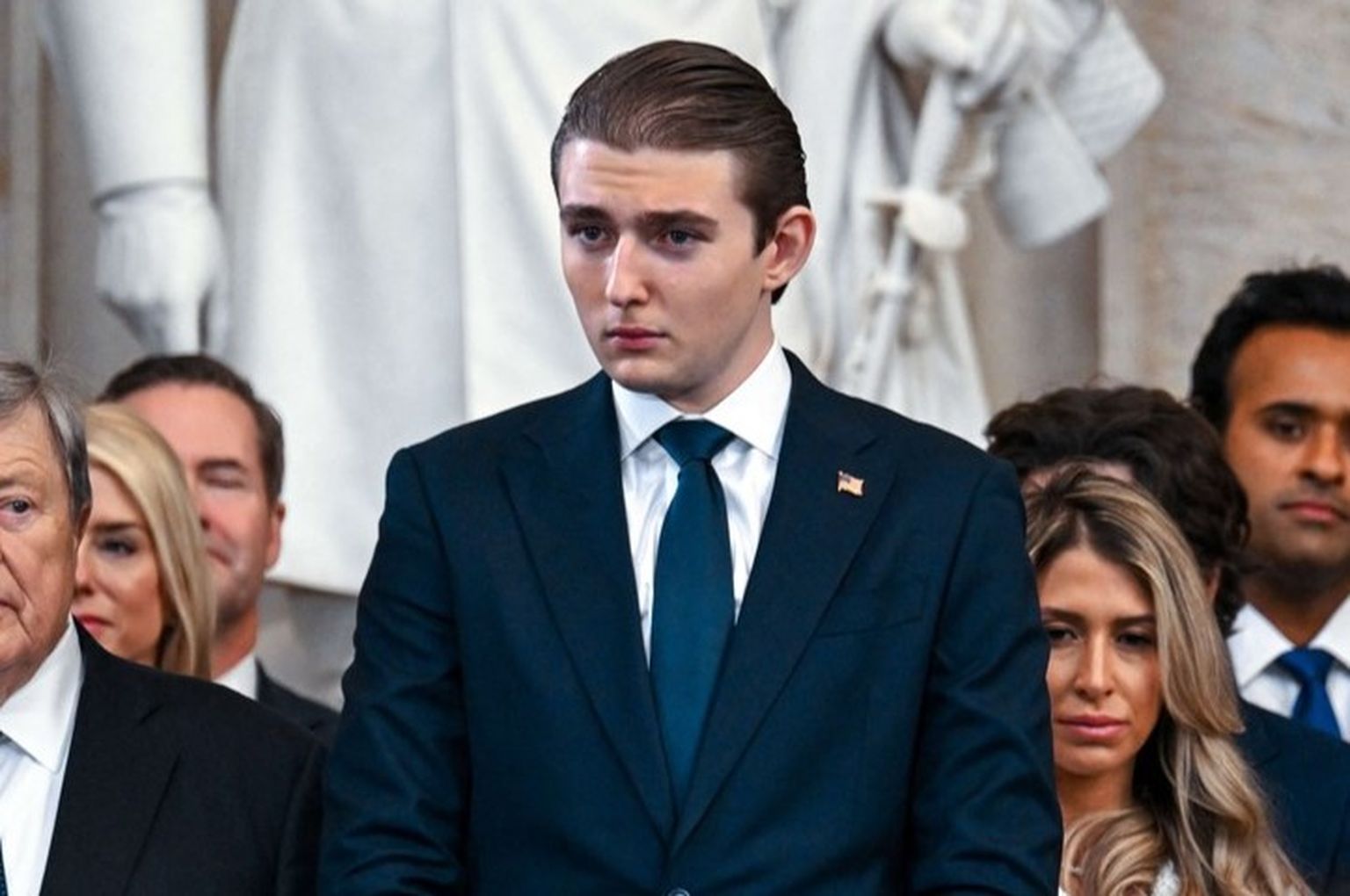 Pogledajte u čemu je ovaj čovjek došao na Trumpovu prisegu, a još je ...