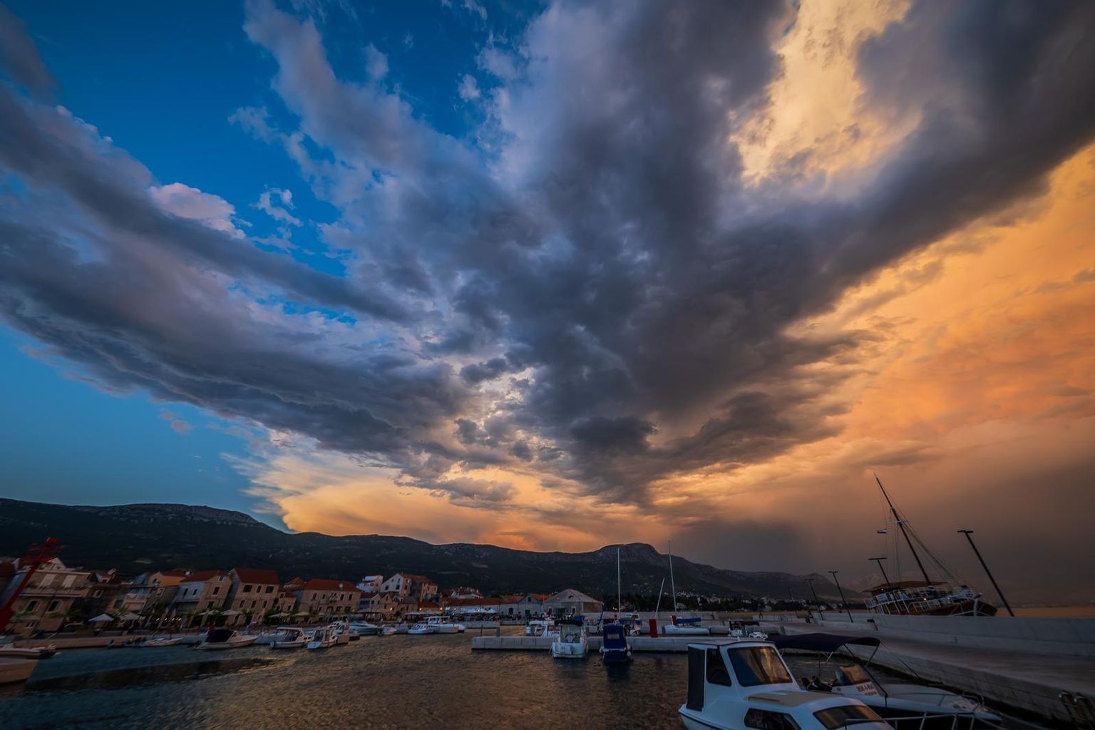 FOTOGALERIJA Pogledajte kako je izgledalo nebo iznad Hrvatske