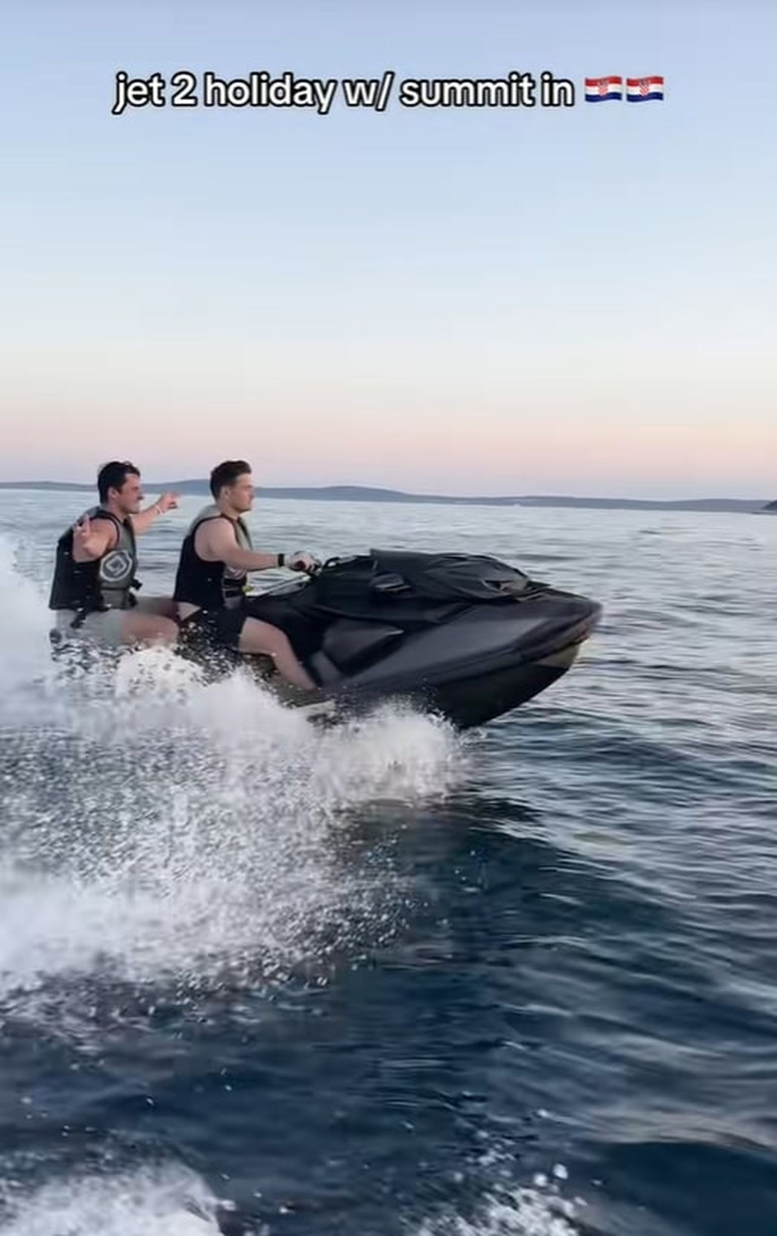 Svjetska DJ zvijezda snimljena na jet skiju poslije Ultre, pridružio mu ...