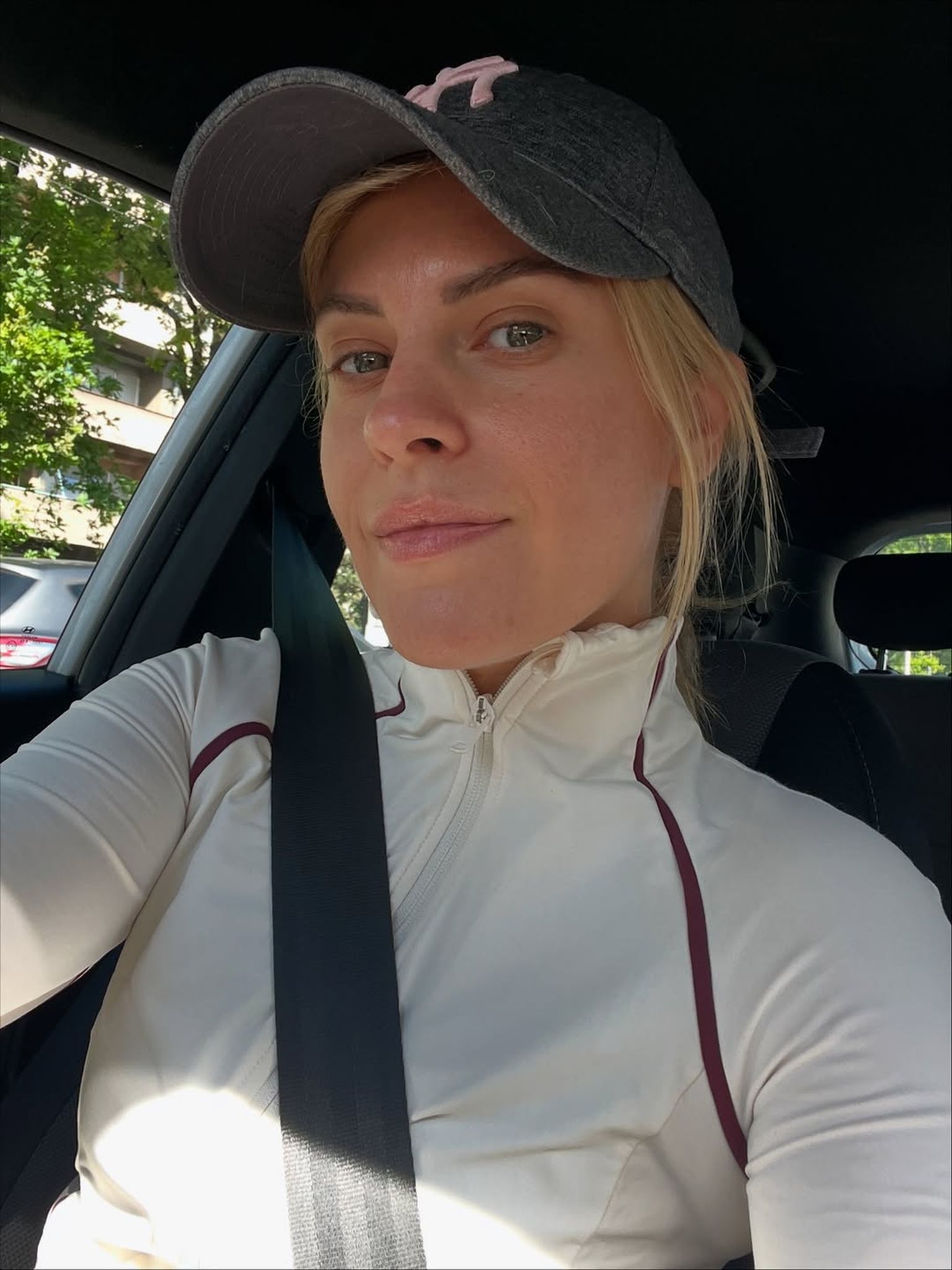 Znate li koja naša glumica je seka ove atraktivne dame? Na Instagramu je prati 100 tisuća ljudi!