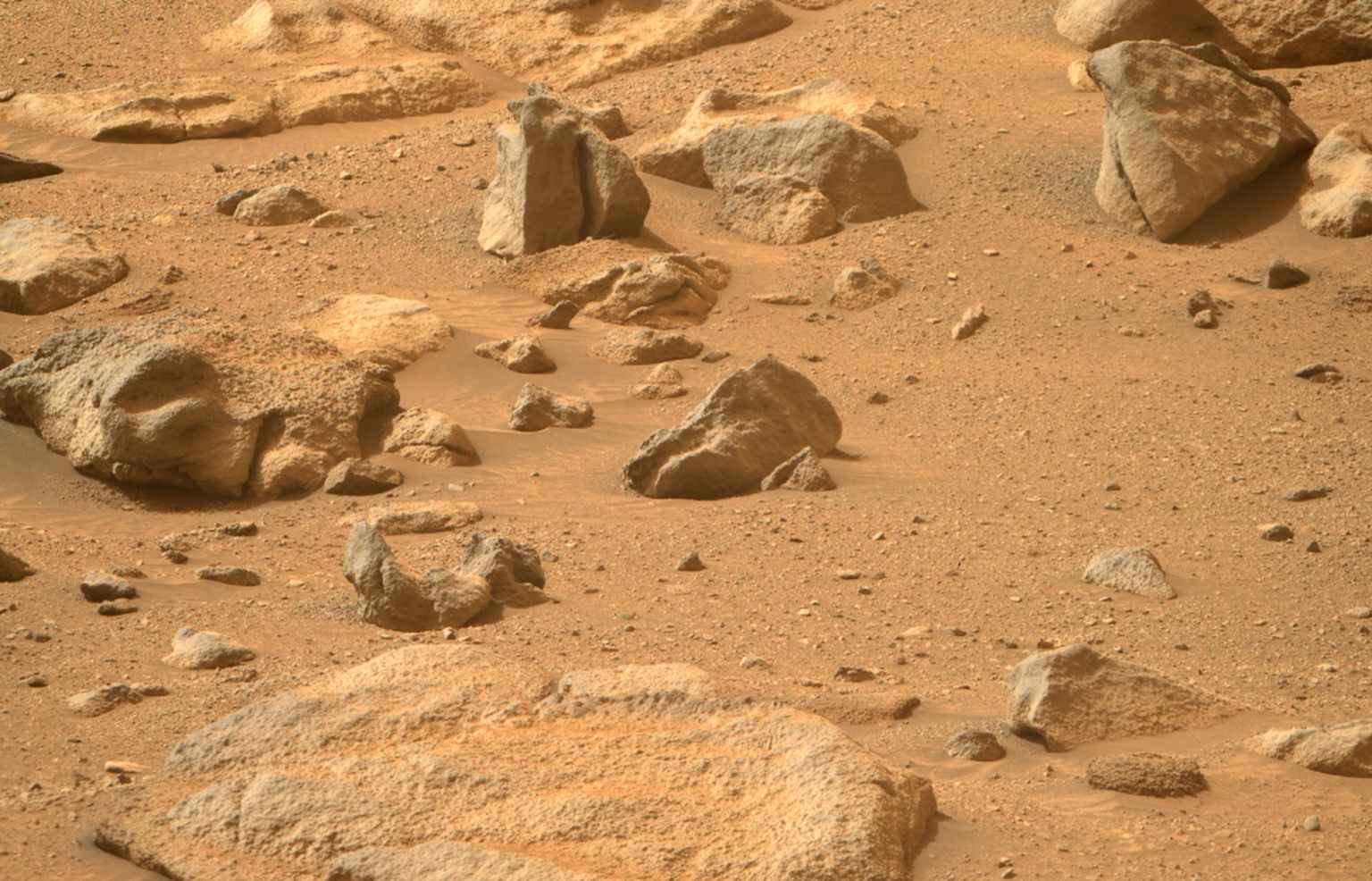 FOTO NASA snimila neobičan kamen u obliku ljudskog lica na Marsu ...