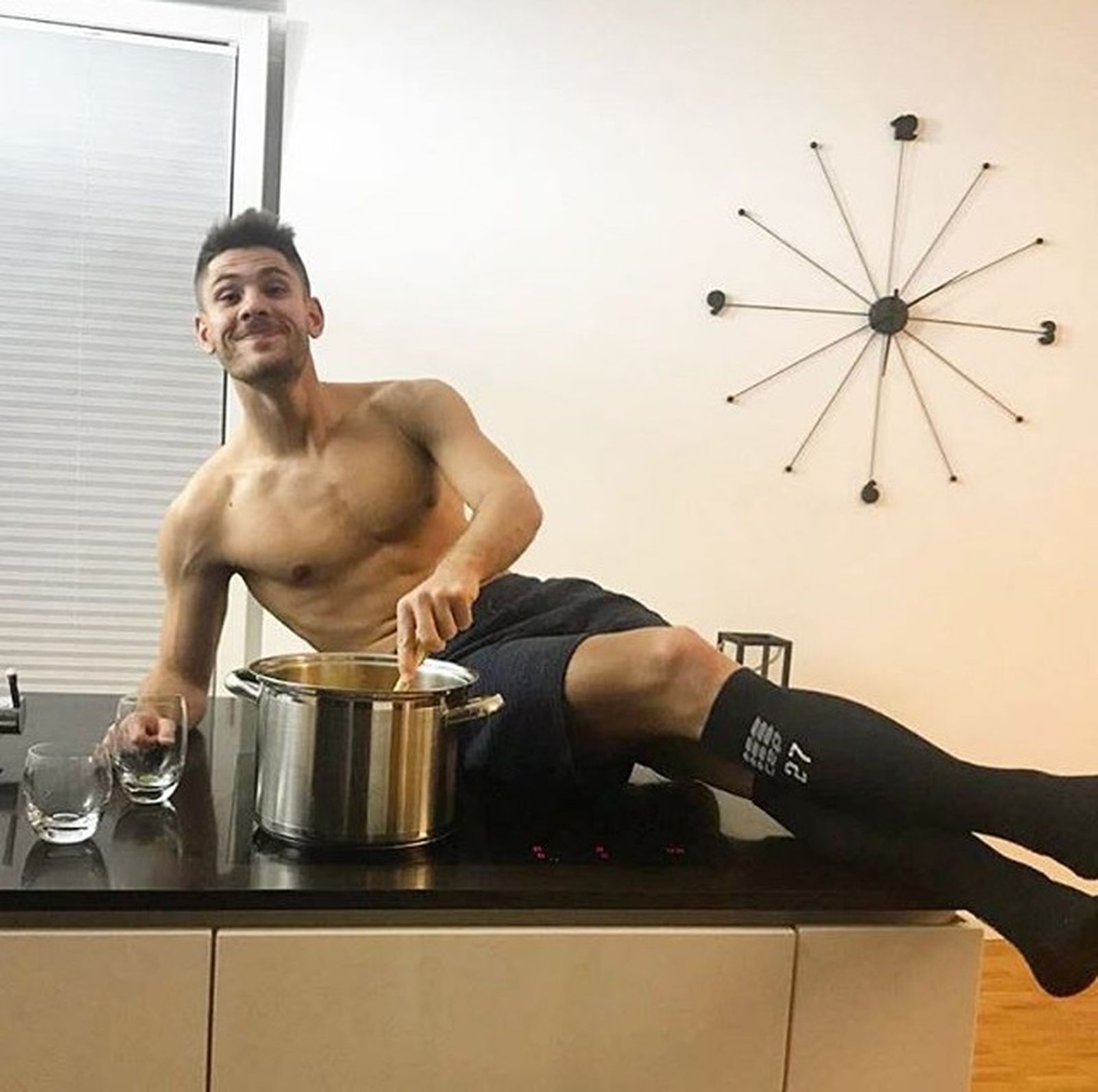 Kramarić se oglasio nakon važne večeri posebnom fotografijom sa ženom i ...