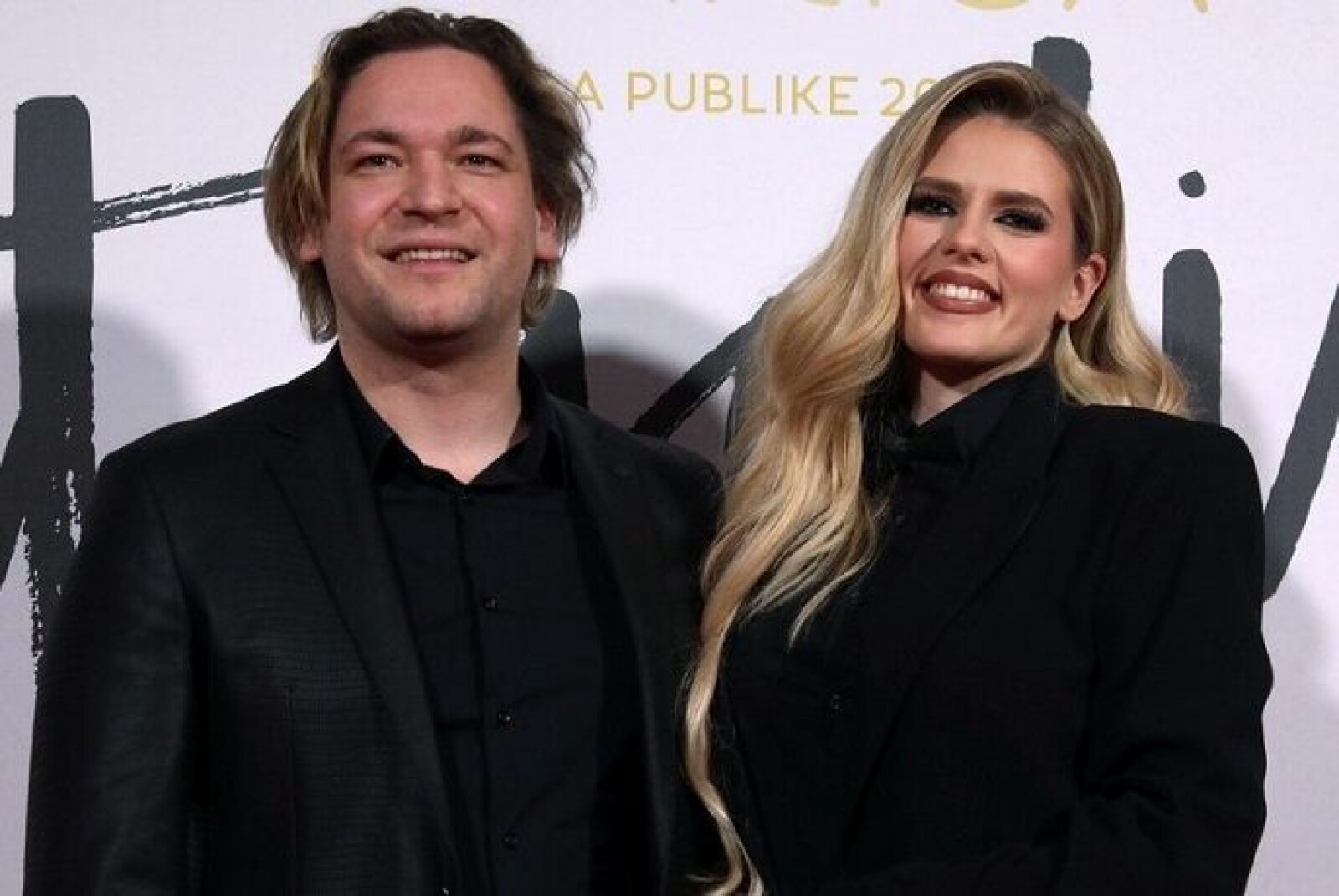 Eni Jurišić na maštovit je način sakrila već poveći trudnički trbuh, no ...