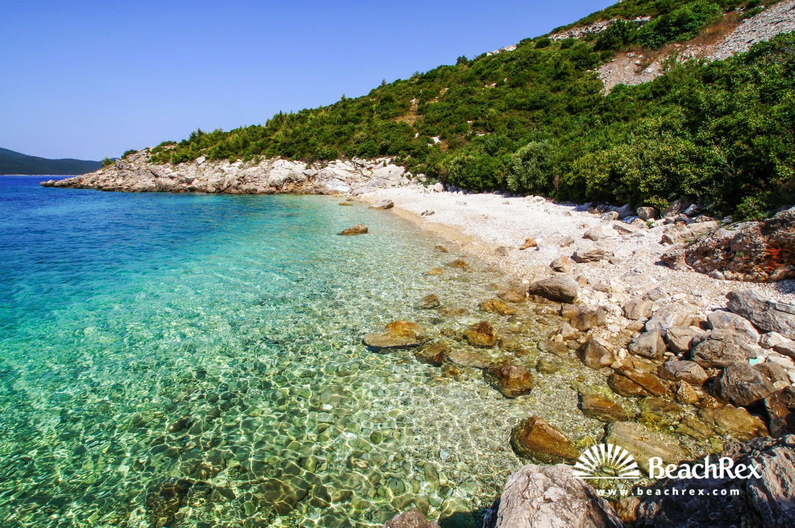 Od oblutka do kamenja: 13 najljepših kamenitih plaža u Hrvatskoj