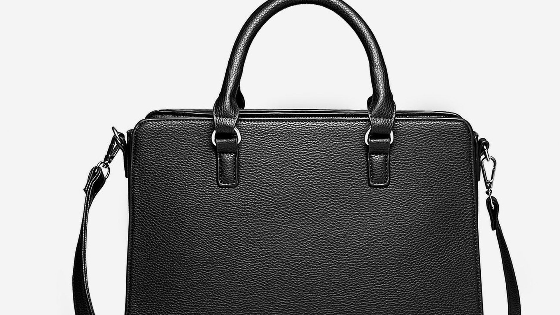 Klasika kojoj se vraćamo: 7 modela velikih crnih torbi od 99 do 299 kuna