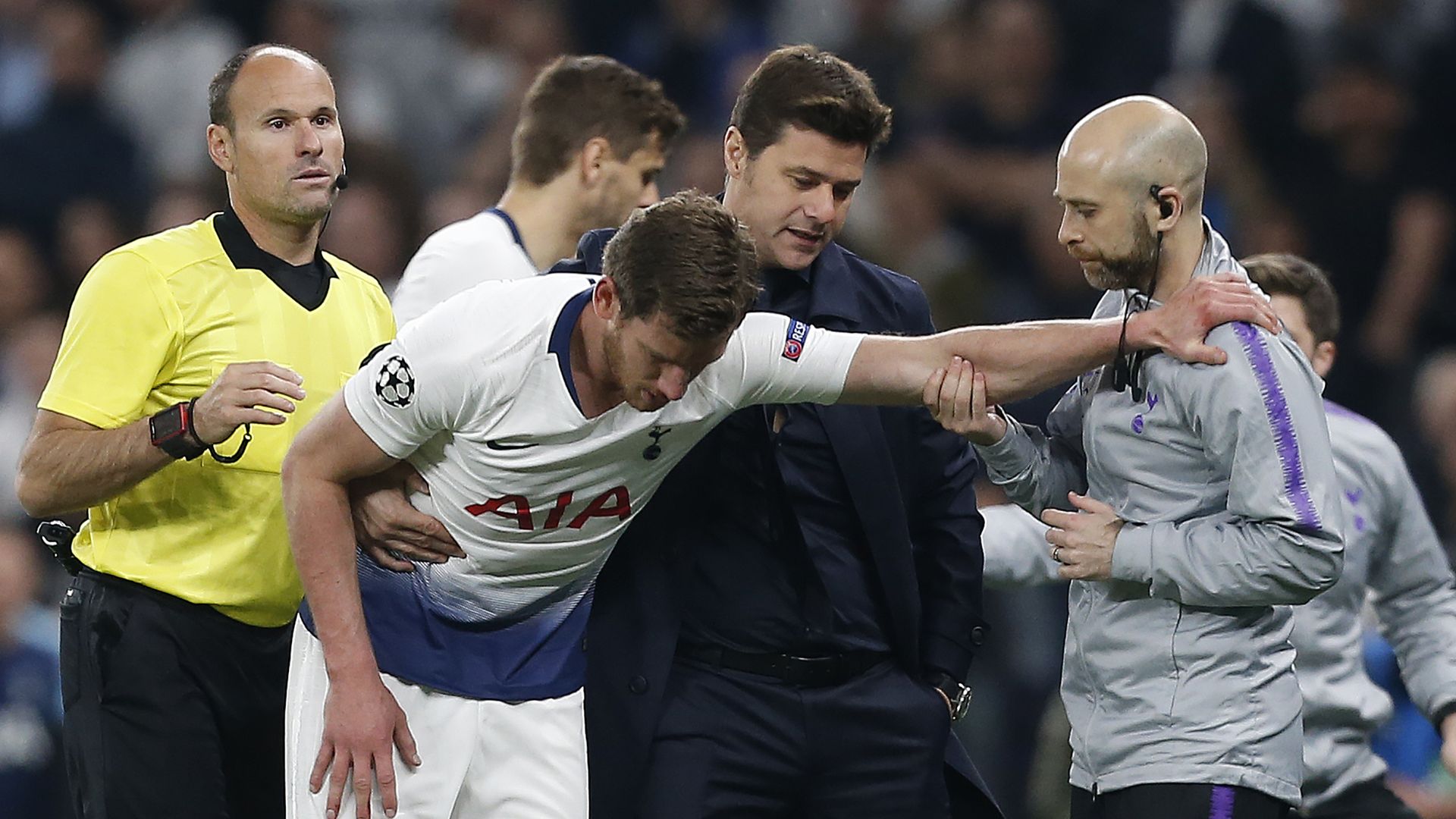 Uznemirujuće scene u Londonu: Stoper Tottenhama sa simptomima potresa ...