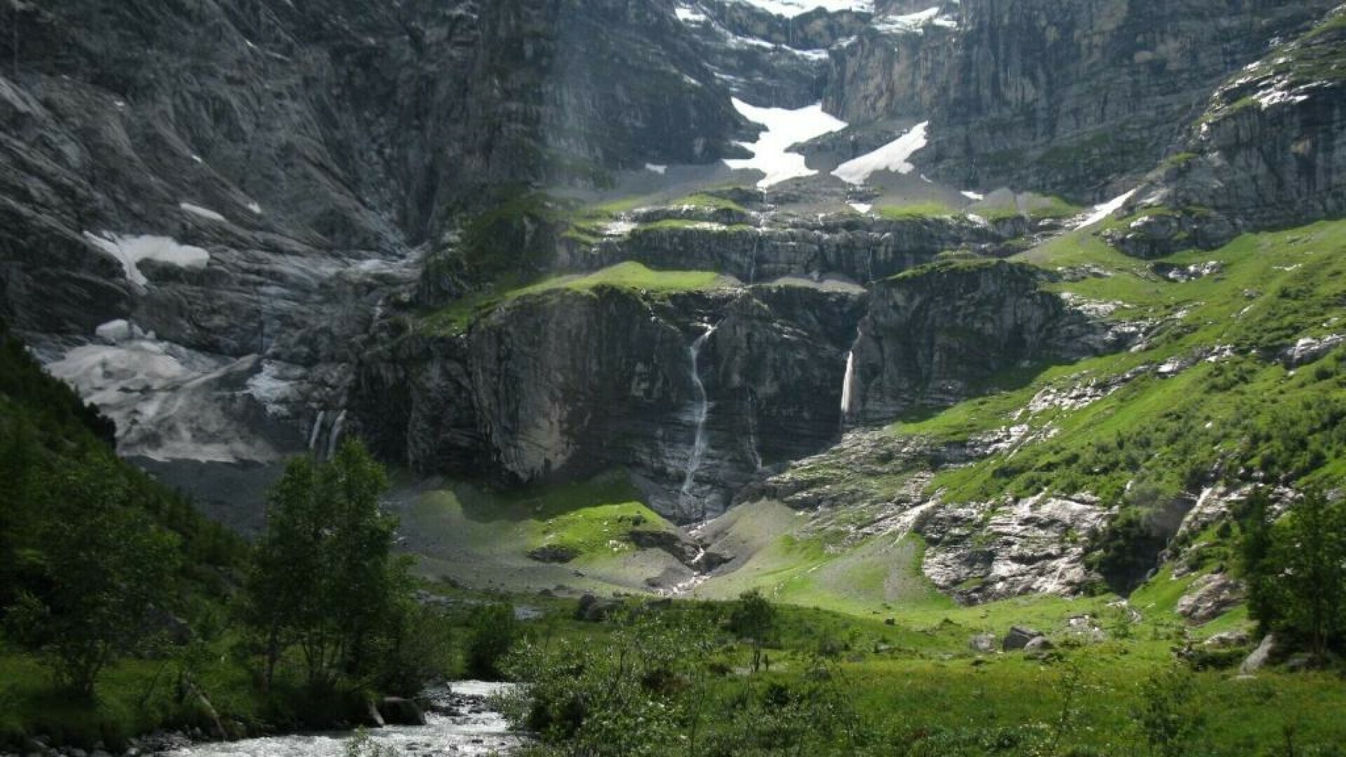 Bajkoviti pansion u srcu Alpa, u mjestu gdje je vrijeme stalo i gdje se ...