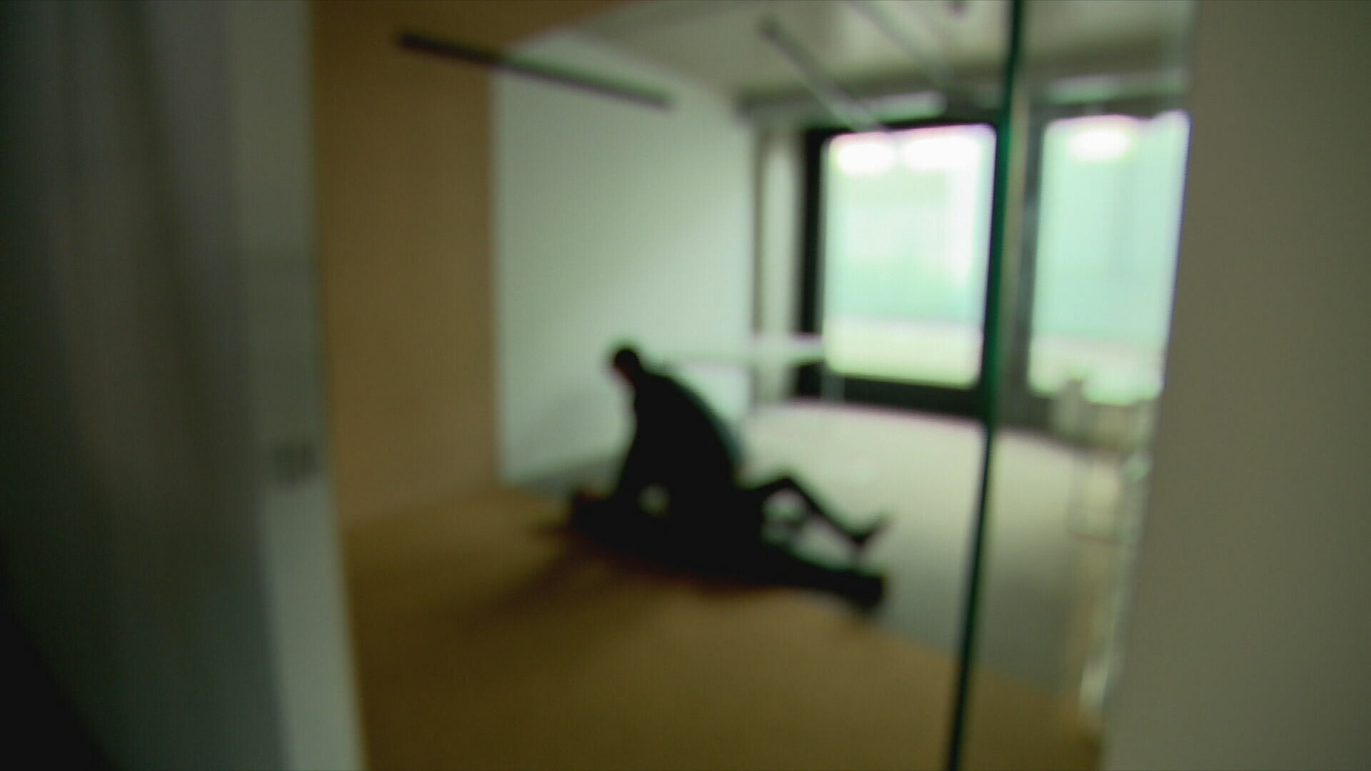 Novi slučaj vršnjačkog nasilja: Nogom ga udarao na podu i snimao ...