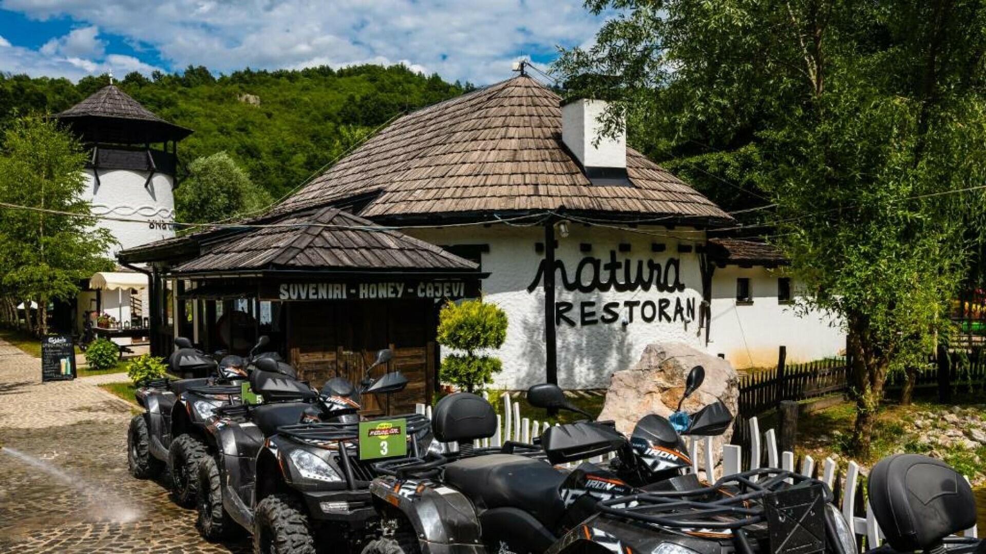 Idealna baza za istraživanje predivne rijeke Une ako se ne želite ...