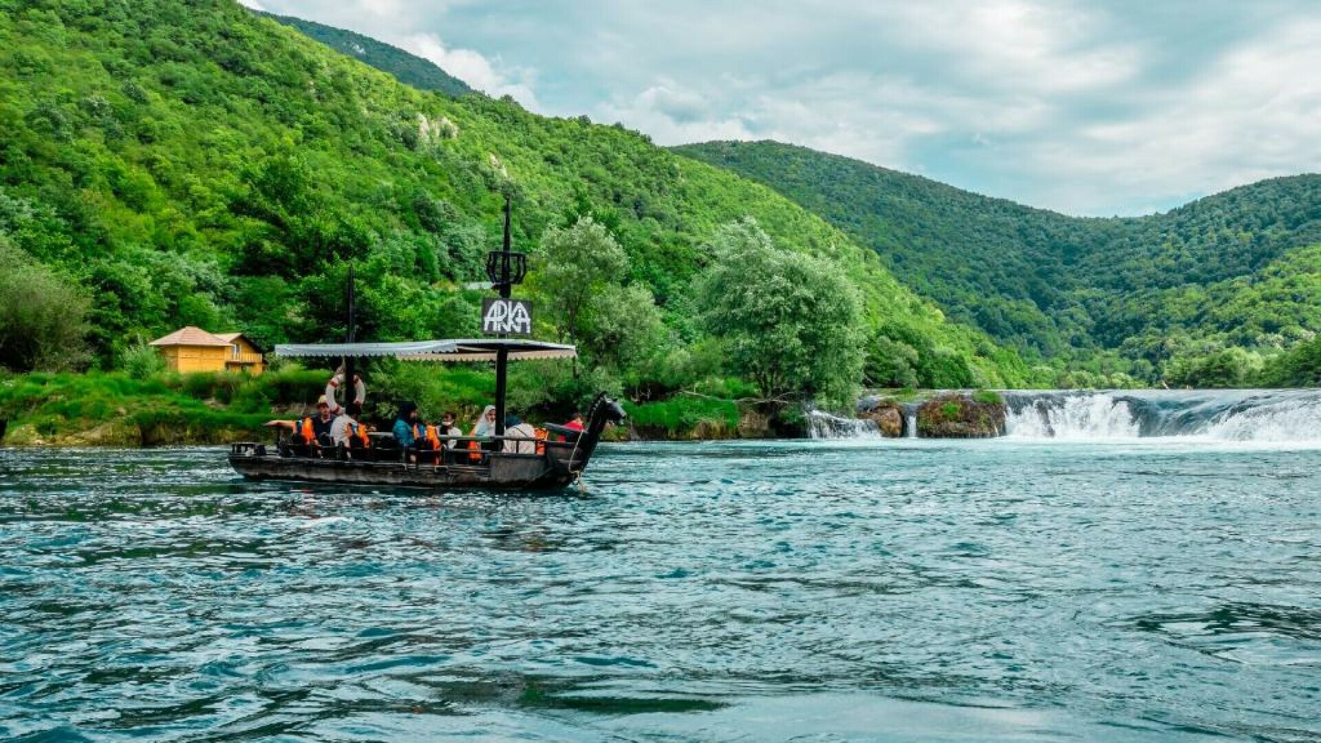 Idealna baza za istraživanje predivne rijeke Une ako se ne želite ...