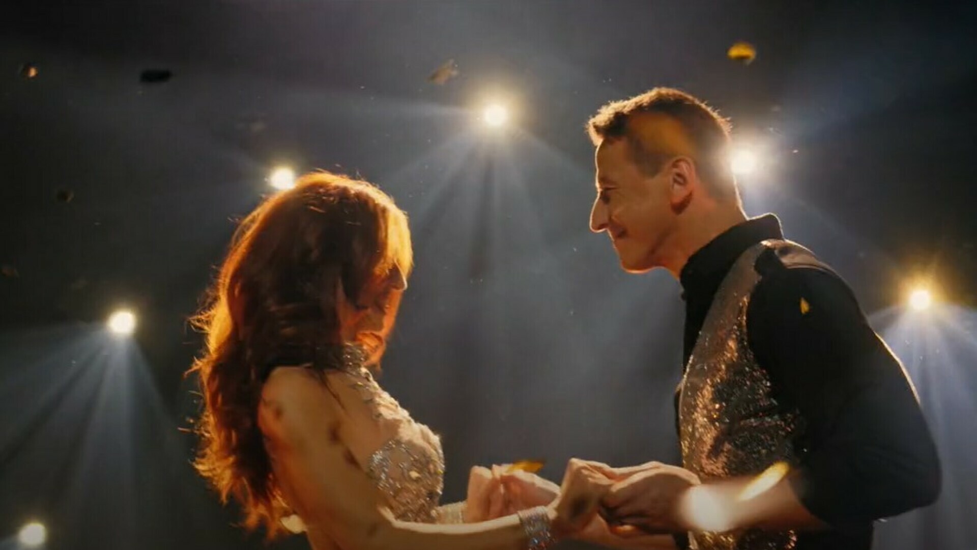 Snimka gradonačelnika Svete Nedelje koji se žustro razbacao na bini s Indirom Levak pravi je hit ...