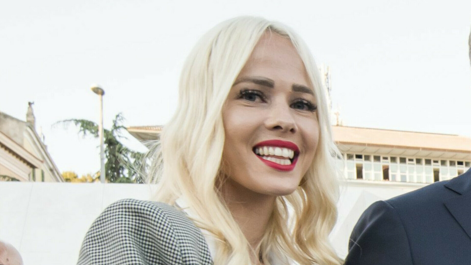 Antonija Mišura Sandrić nosi model traper-suknje koji ovoga proljeća ...