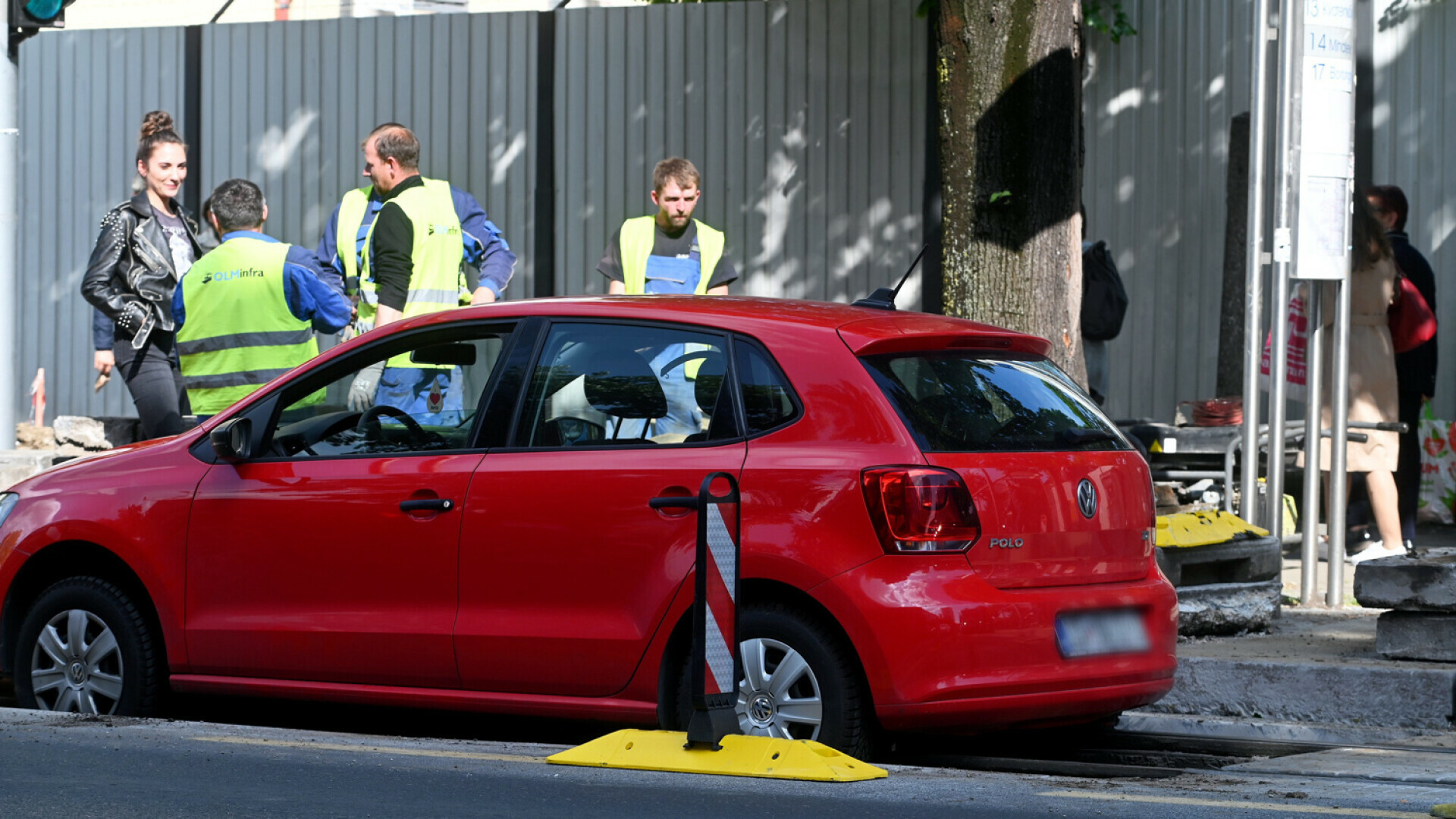FOTO Automobil opet upao u tramvajske tračnice u Zagrebu: Pogledajte gužvu koja se stvorila