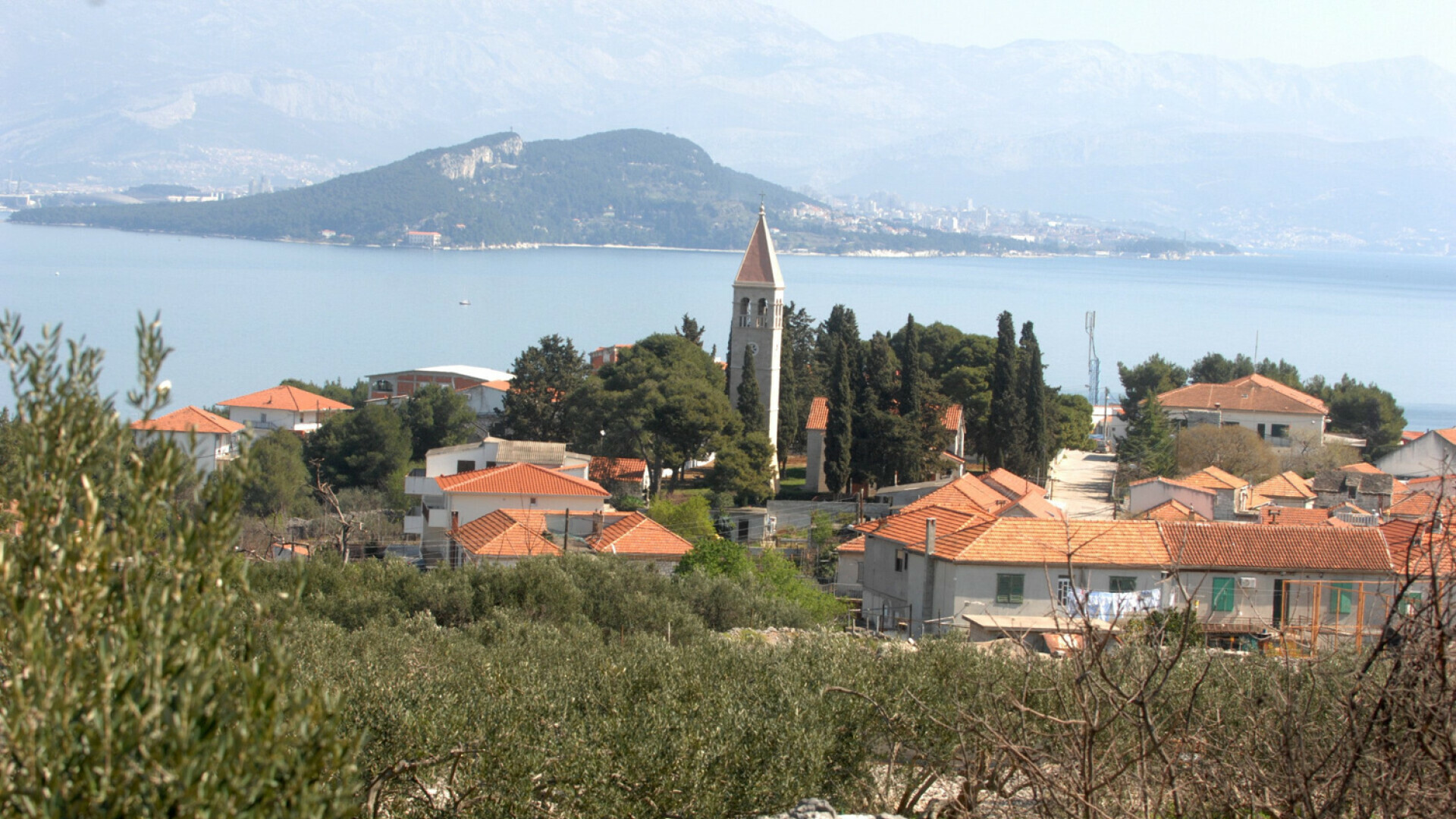 Novi slučaj nasilja kod Splita, majka objavila: "Sina su zavezali za stup i stavili mu traku na ...