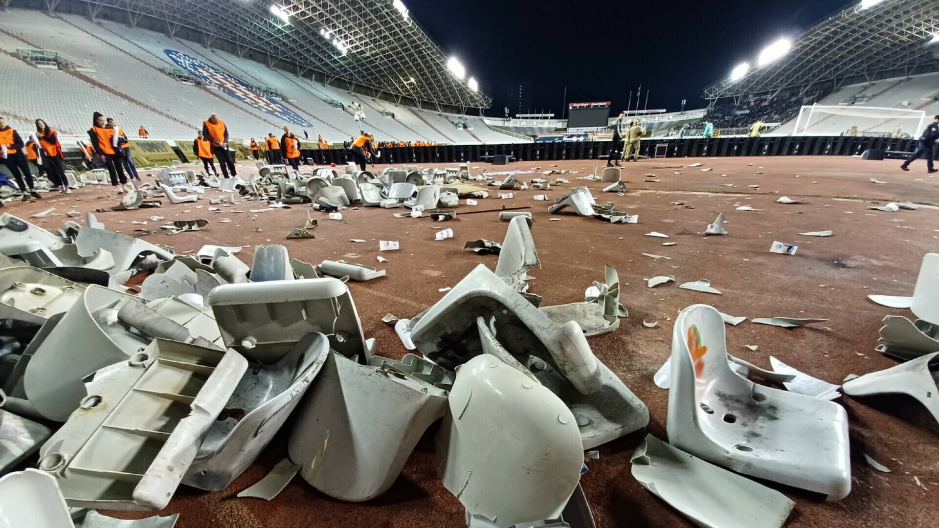 FOTO Navijački neredi u Splitu: Privedena 51 osoba, tri policajca ...