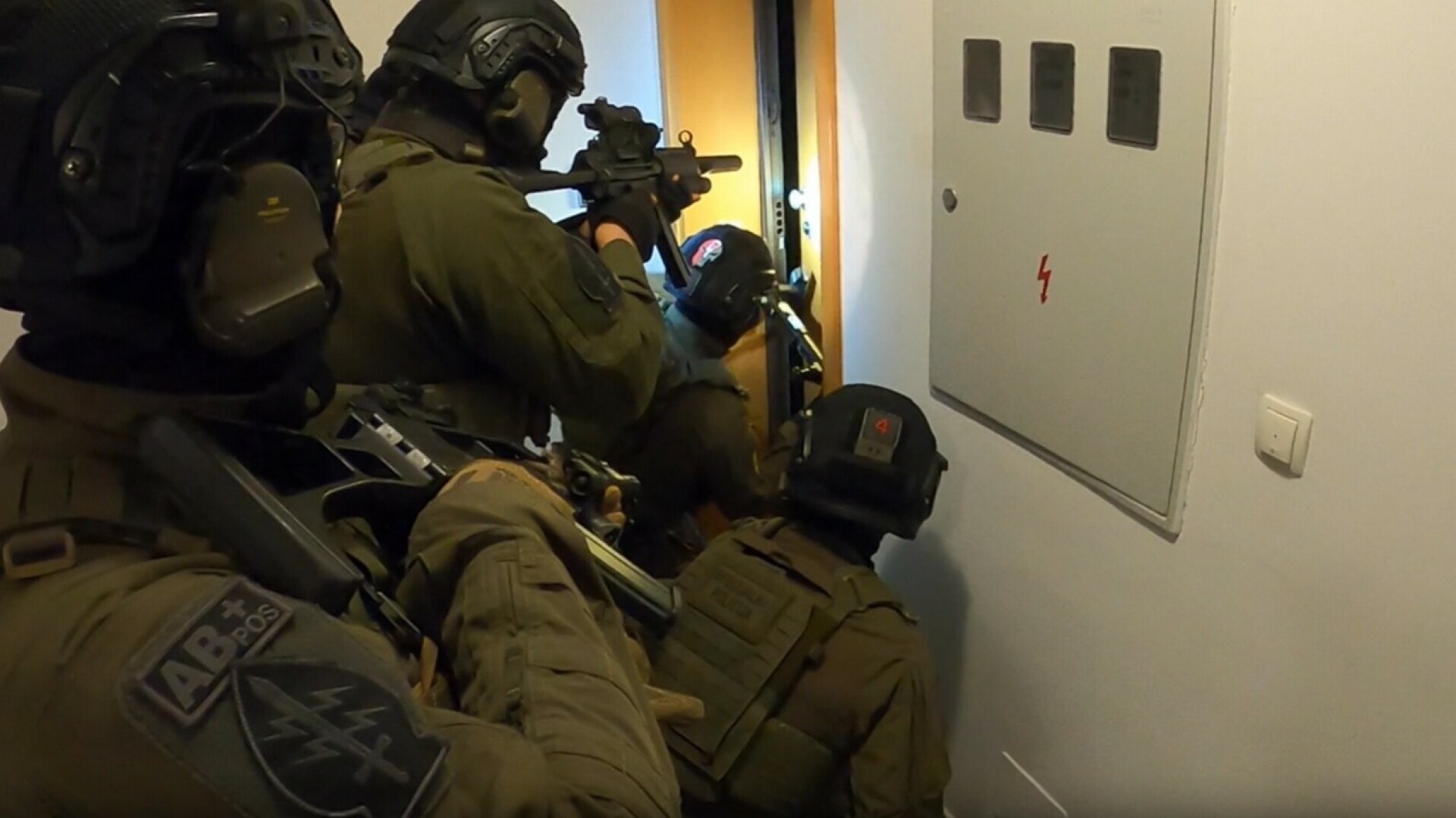 VIDEO Pao pljačkaš kombija FINA-e, policija objavila dramatičnu snimku uhićenja: "Policija je ...