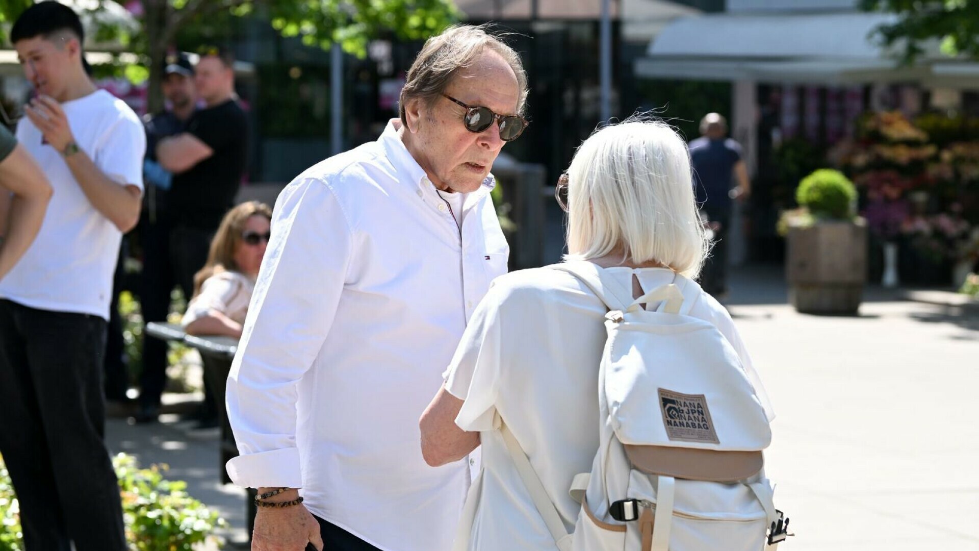 Naš legendarni glazbenik prošetao je bez svoje 42 godine mlađe supruge ...