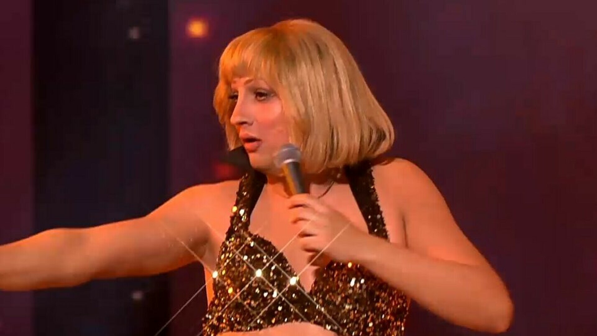 Ova fatalna plavuša vratila je Navojca u djetinjstvo: "Kad je ona bila ...