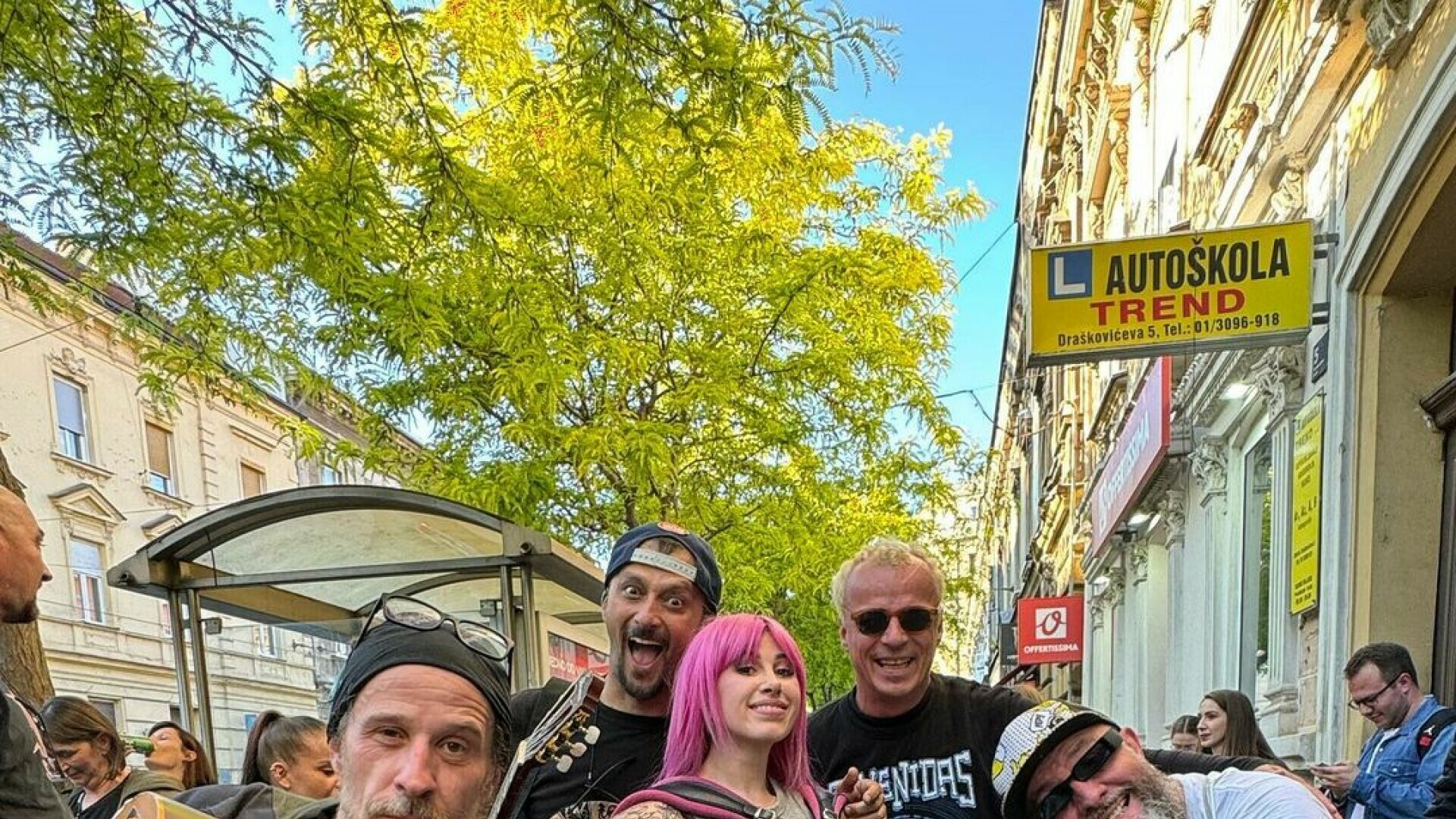 Dubioza Kolektiv napravila raspašoj u zagrebačkom tramvaju, pridružila im se i harmonikašica oko ...