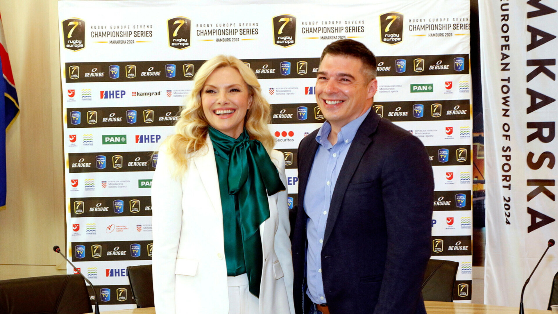 Vlatka Pokos prvi put snimljena u javnosti s novim dečkom, pozirali su ...