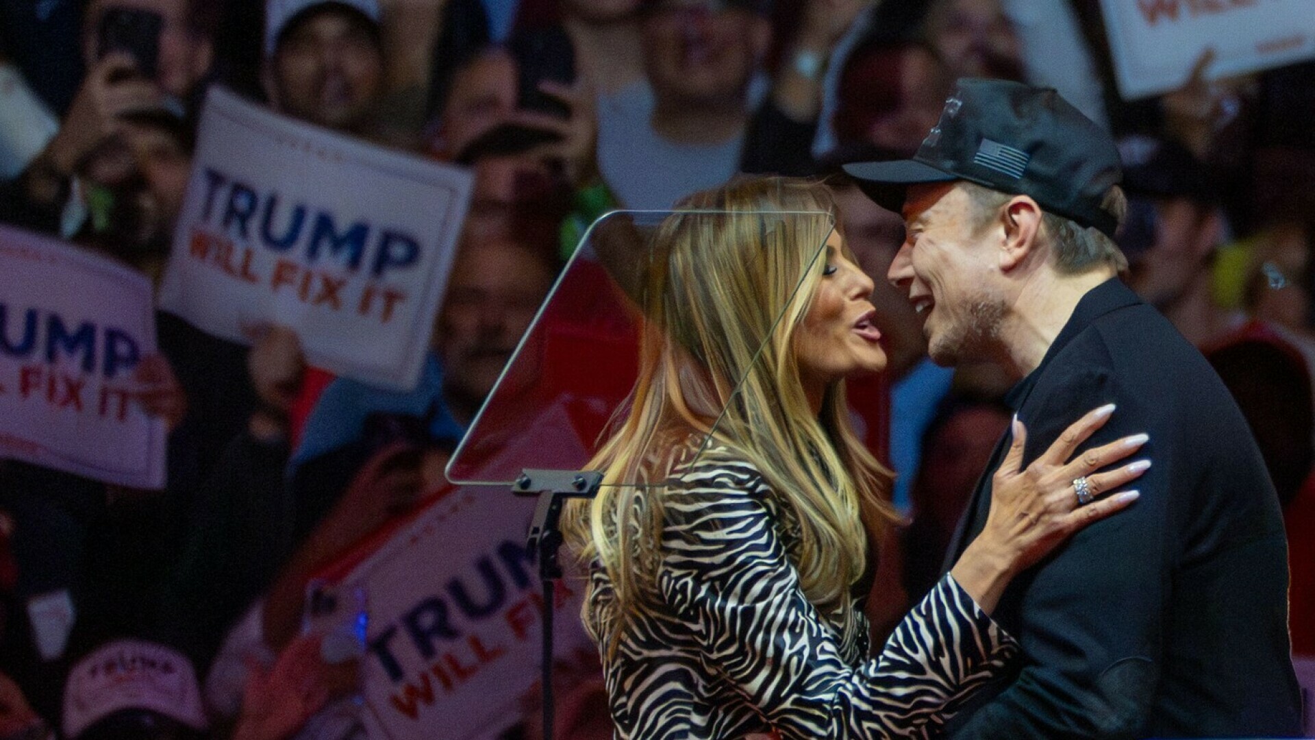 Donald i Melania Trump odali počast papi Franji, prva dama privukla je ...