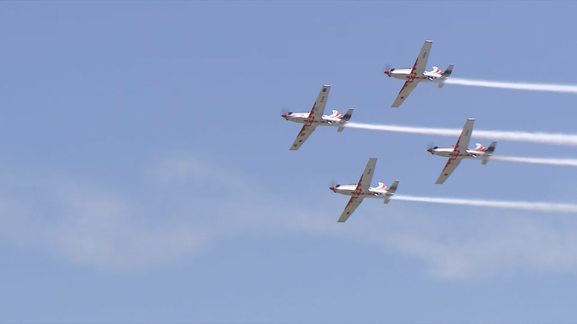 Spektakl na nebu iznad Zadra: Akrobatska skupina Krila Oluje proslavila je 20 godina postojanja