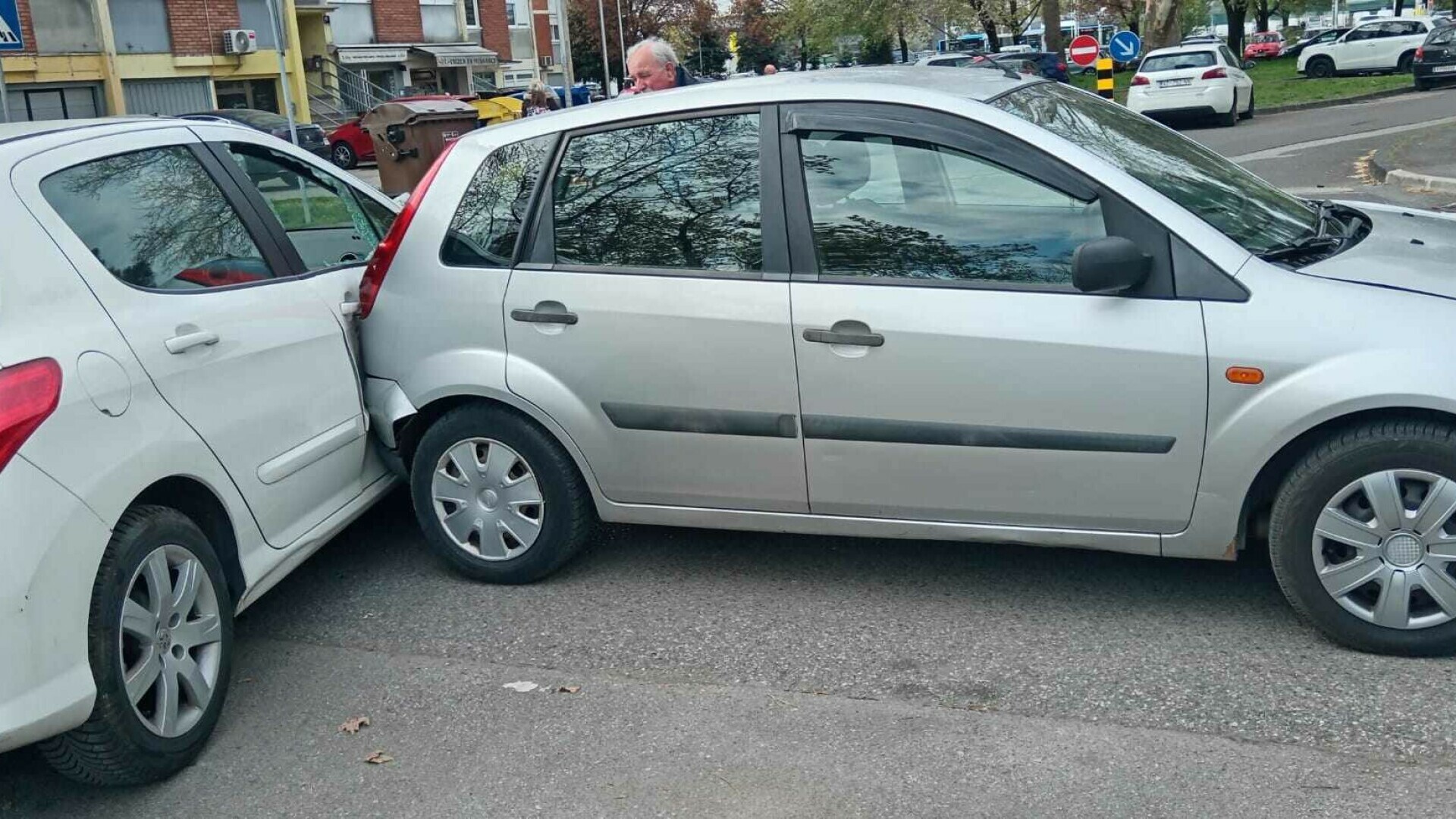 Nesreća u Zagrebu: Sudarila se dva automobila