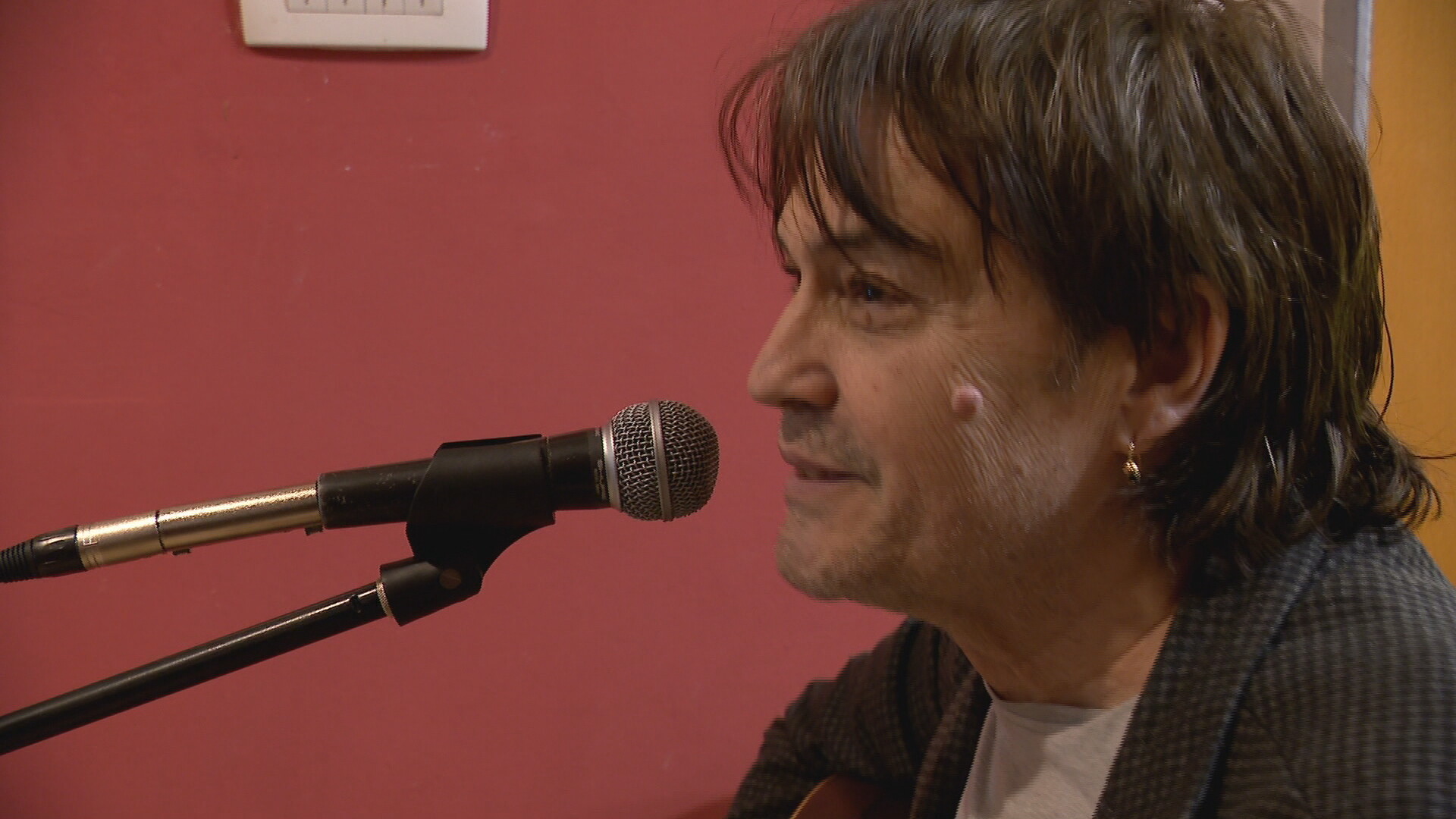 Prvi televizijski intervju sina Ane Rucner i Vlade Kalembera! ''Biti ...