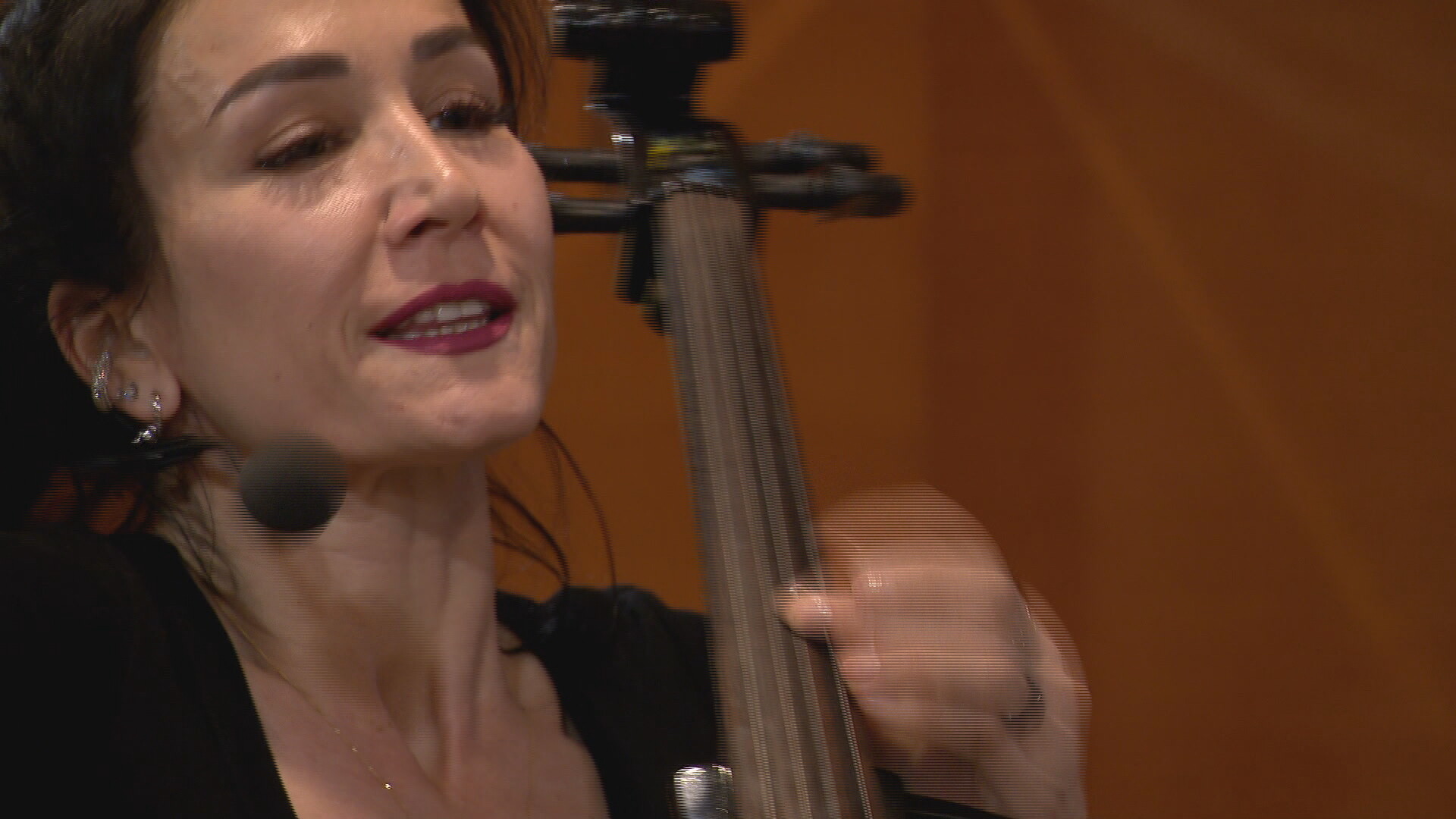 Prvi televizijski intervju sina Ane Rucner i Vlade Kalembera! ''Biti ...