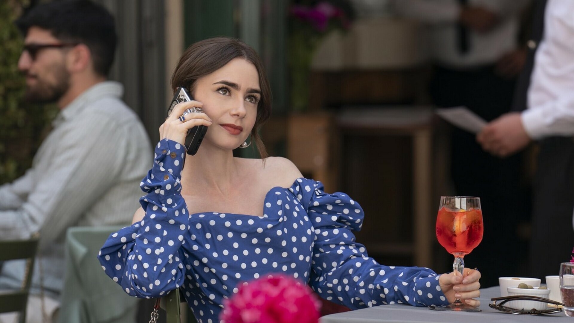 Potvrđeno je da se u novu sezonu "Emily in Paris" ne vraća jedan od ...