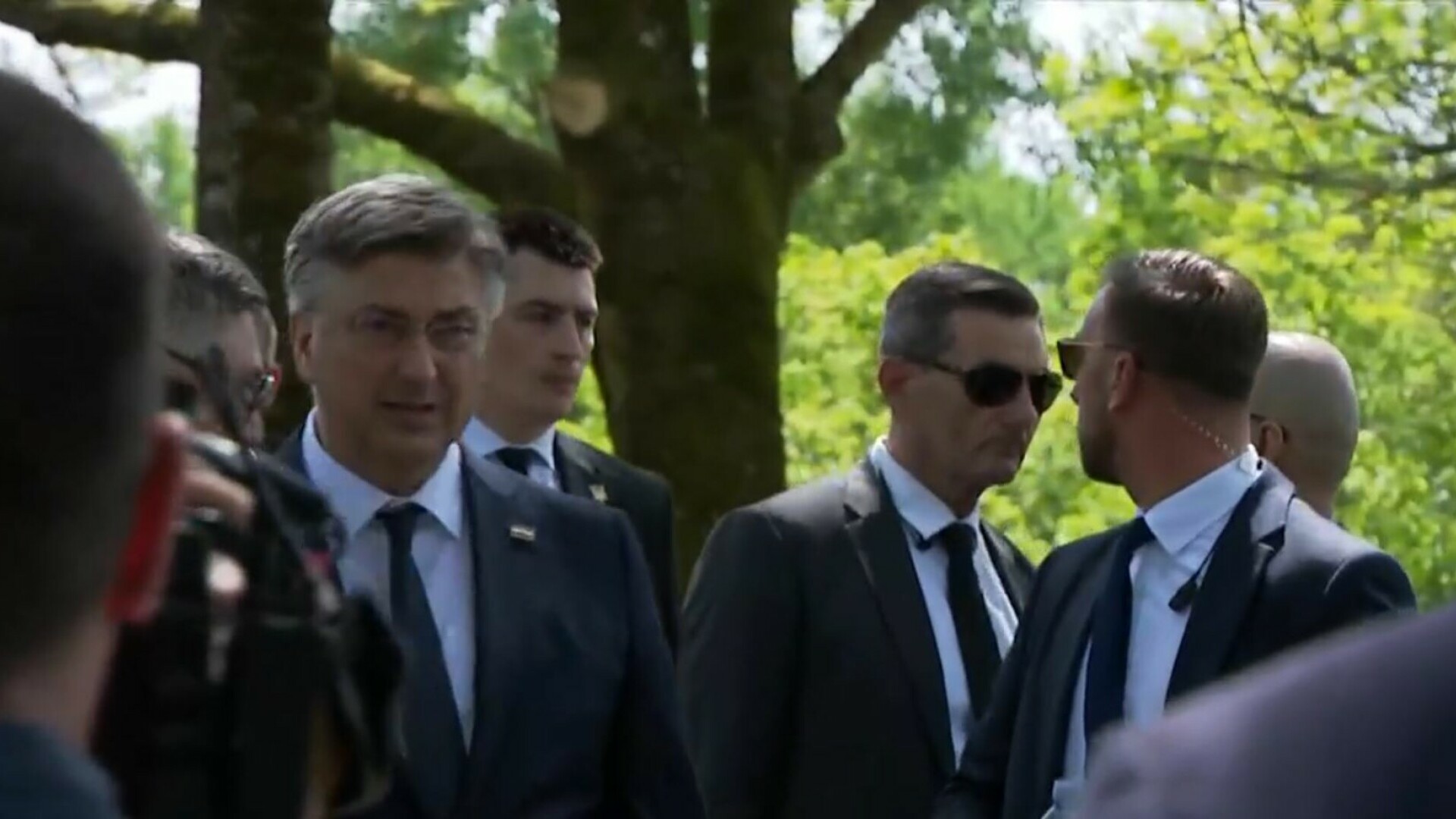 Tko iz Hrvatske ide na sprovod?