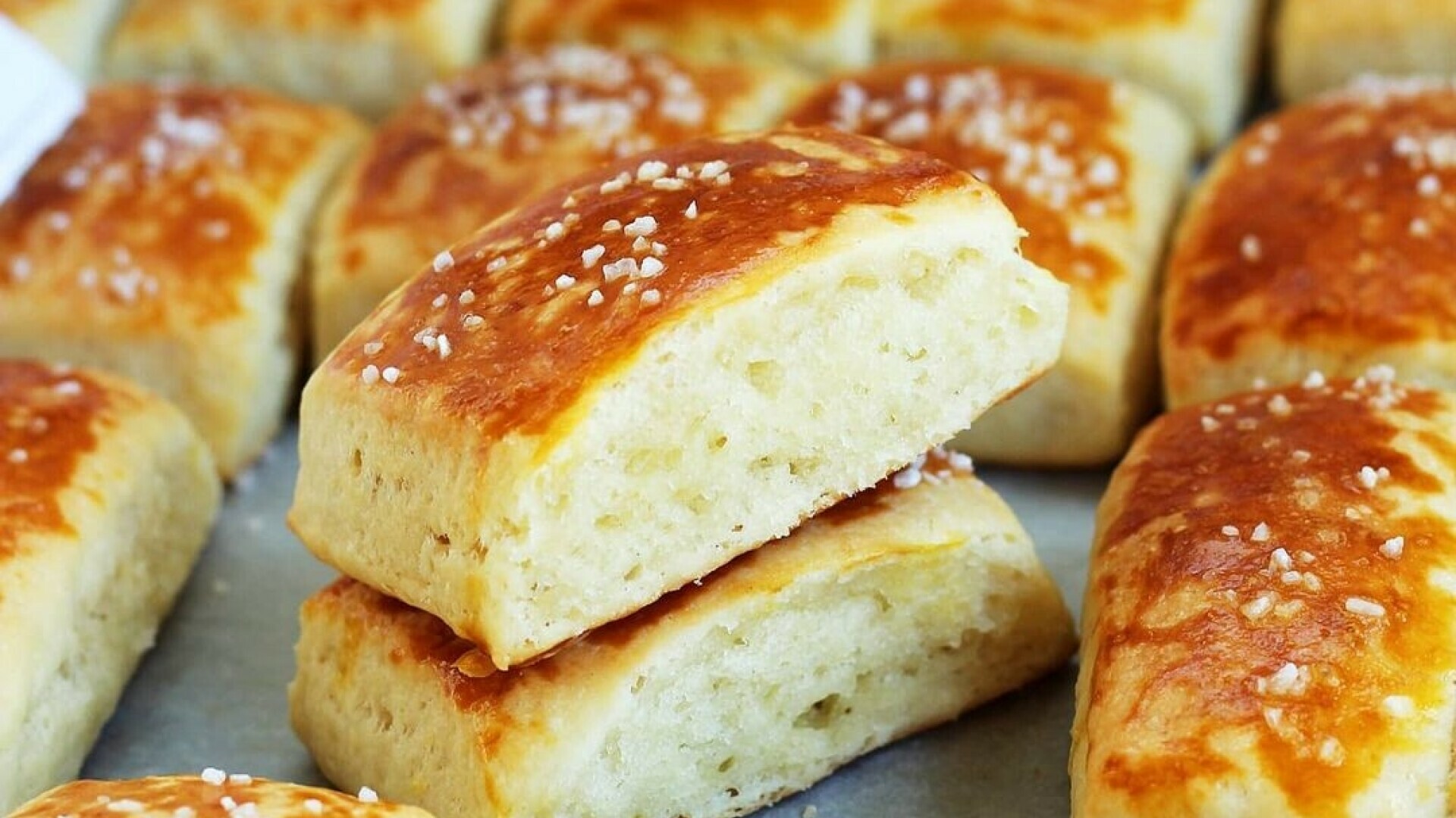 Bez čekanja, jeftina i tako ukusna: Recept za peciva sa svinjskom masti